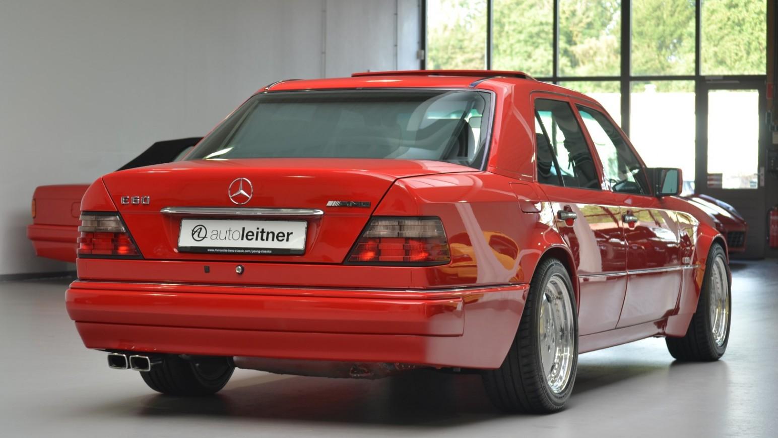 Tweemaal Mercedes E 60 AMG te koop - TopGear Nederland