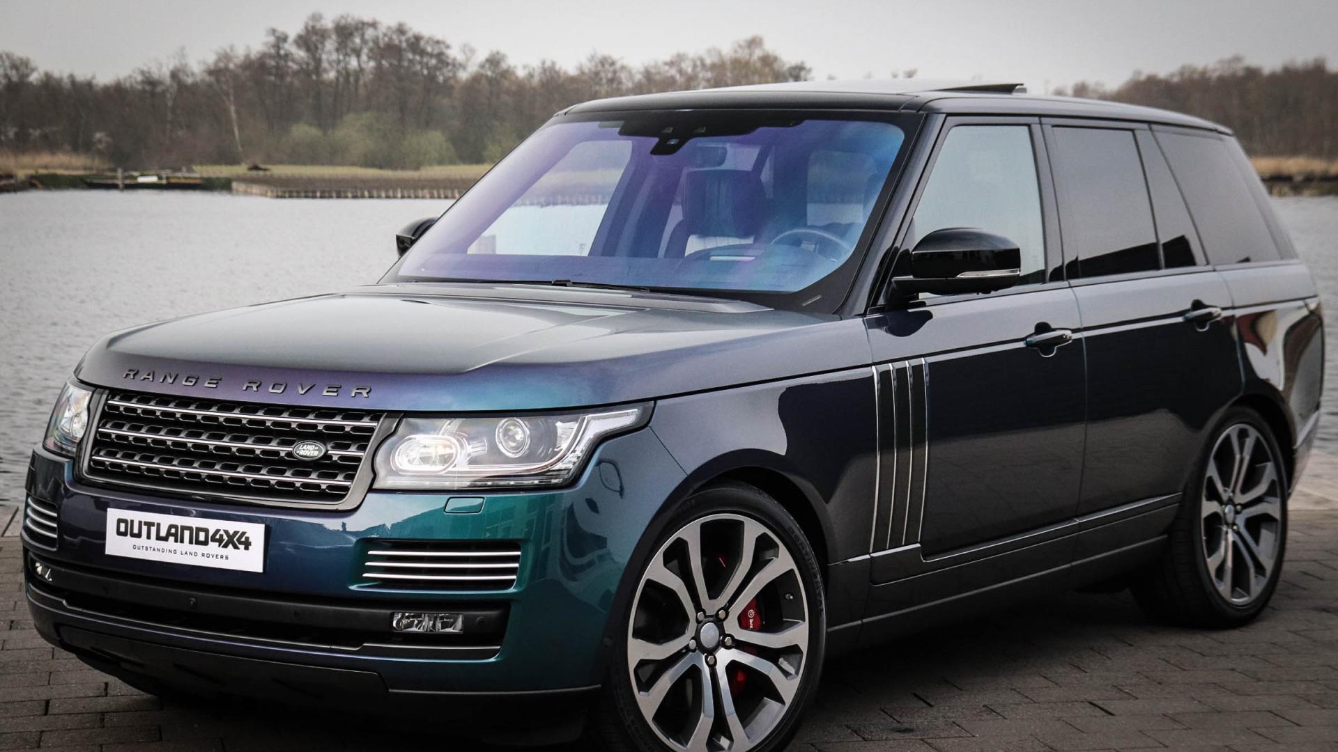 Range Rover in SVO Spectral Blue Ultra te koop - TopGear