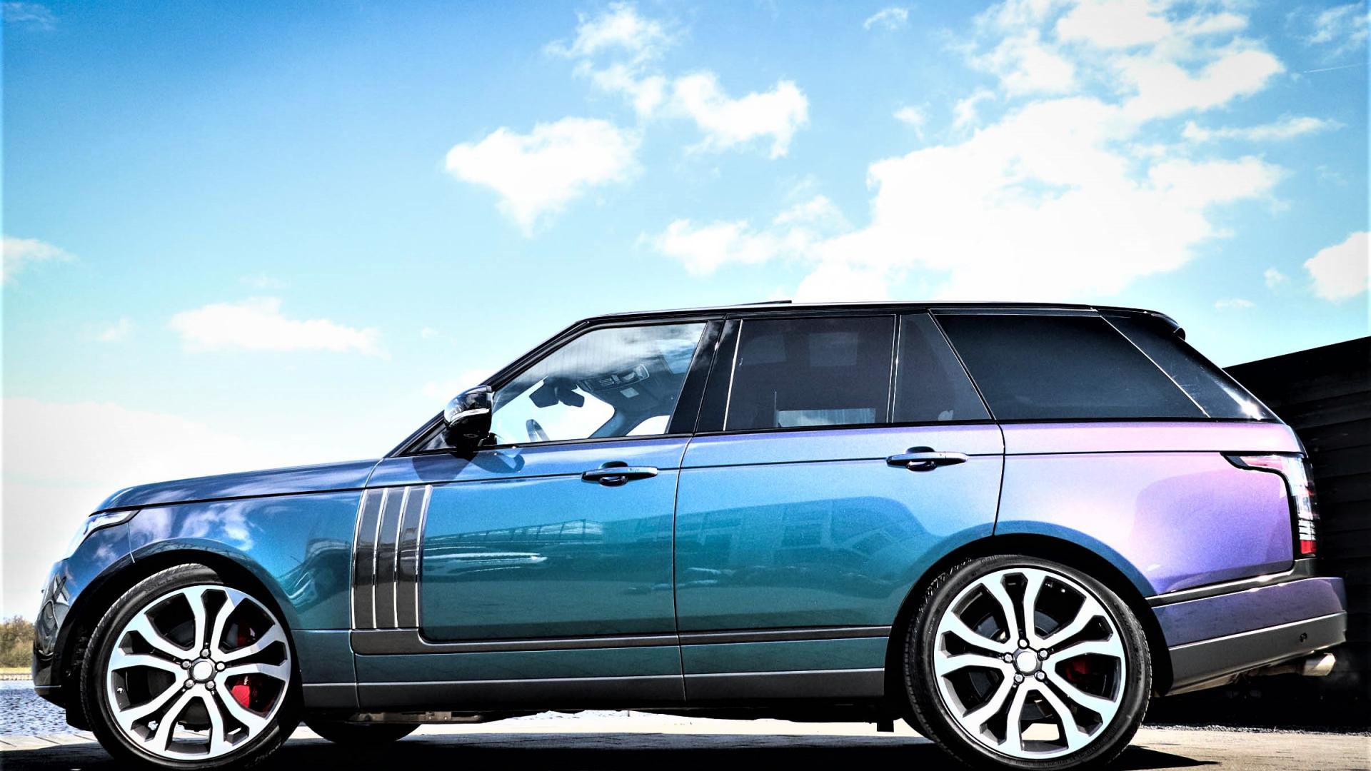 Range Rover in SVO Spectral Blue Ultra te koop - TopGear