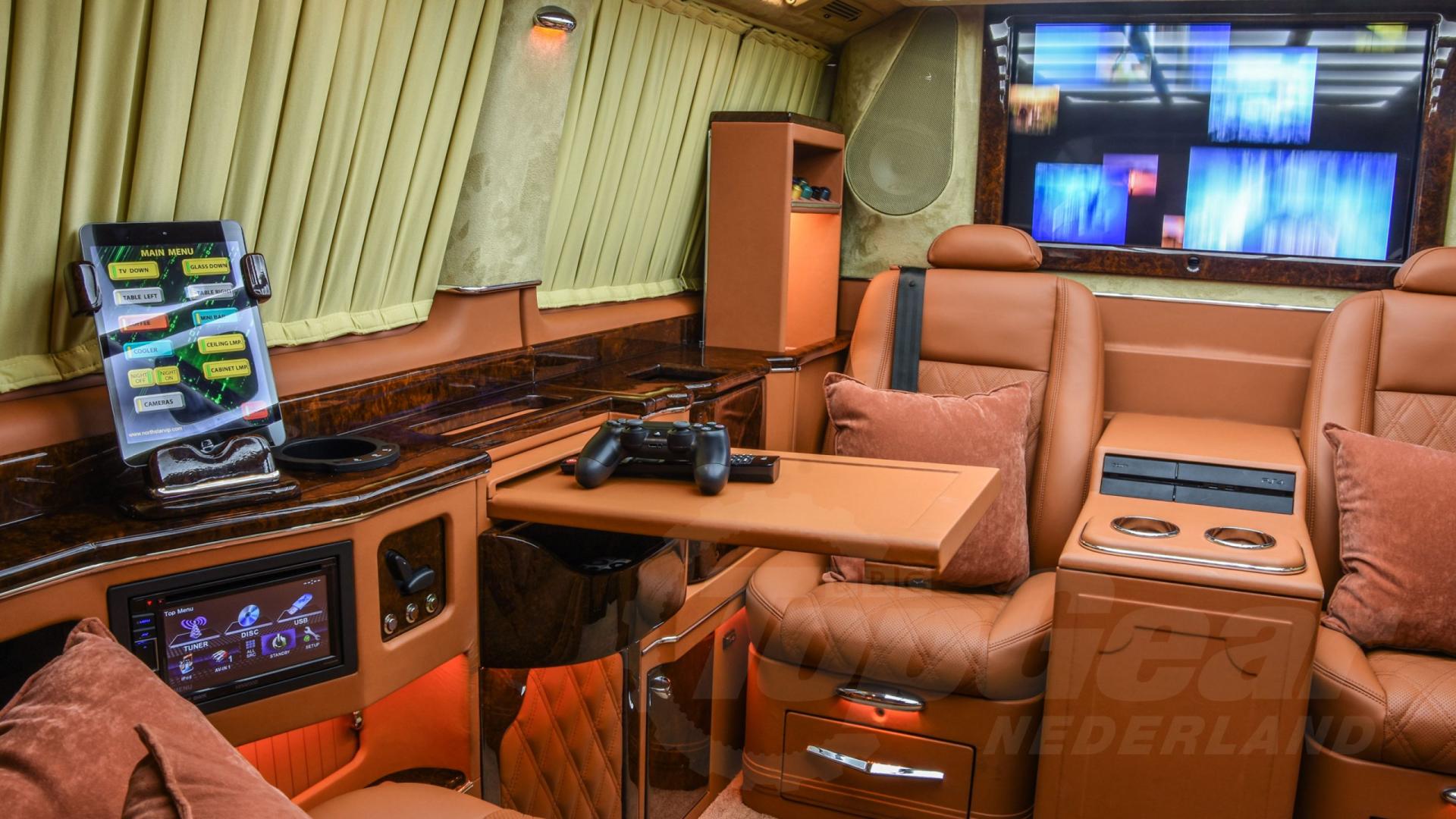 De Mercedes V-klasse van Rapper Boef - TopGear Nederland