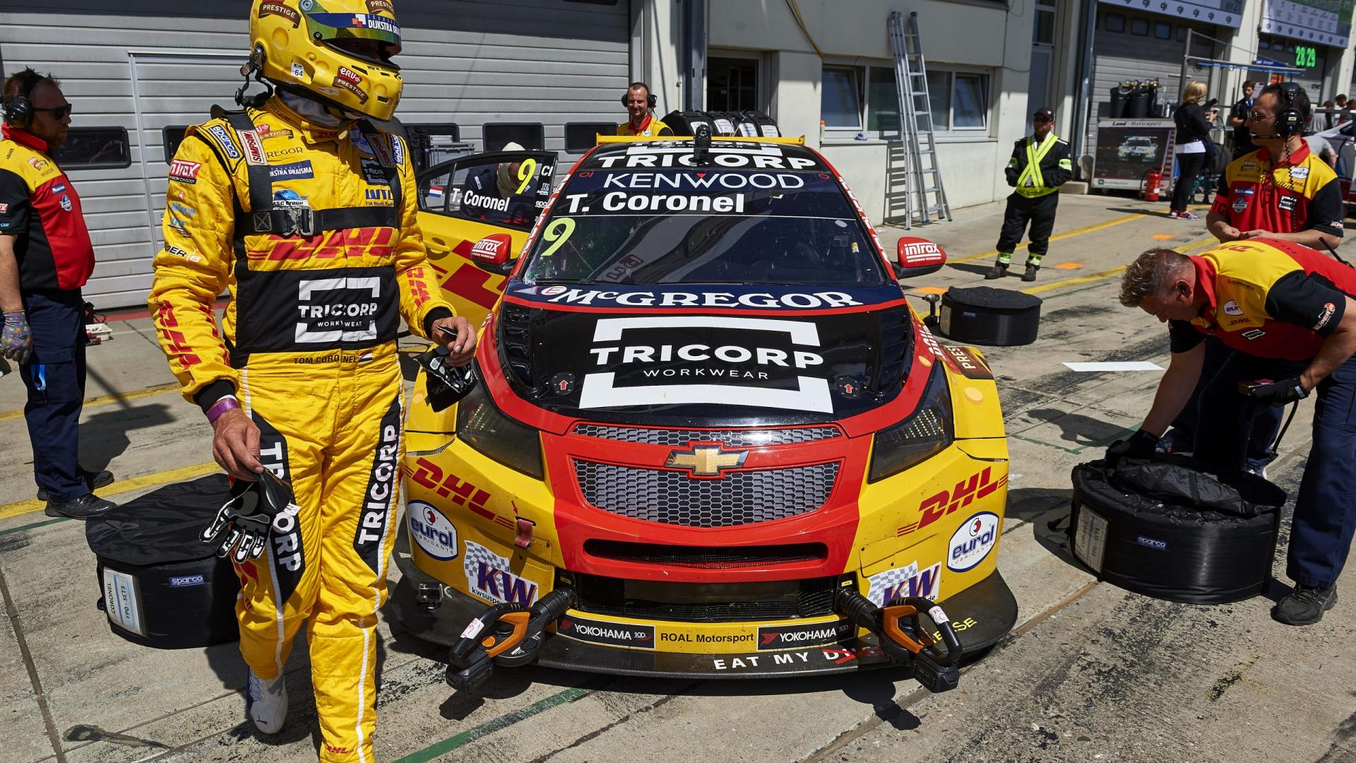 Chevrolet Cruze WTCC van Tom Coronel staat te koop - TopGear