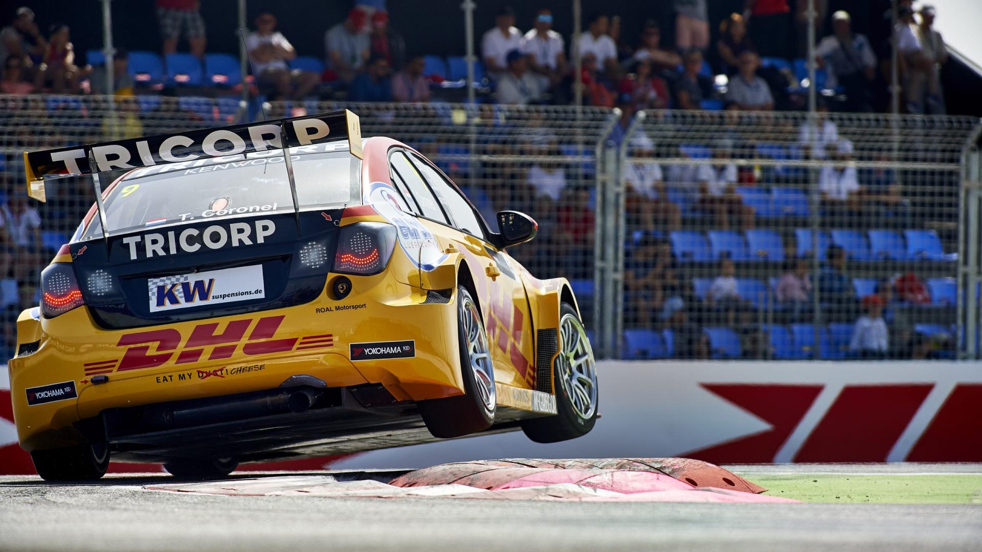 Chevrolet Cruze WTCC van Tom Coronel staat te koop - TopGear
