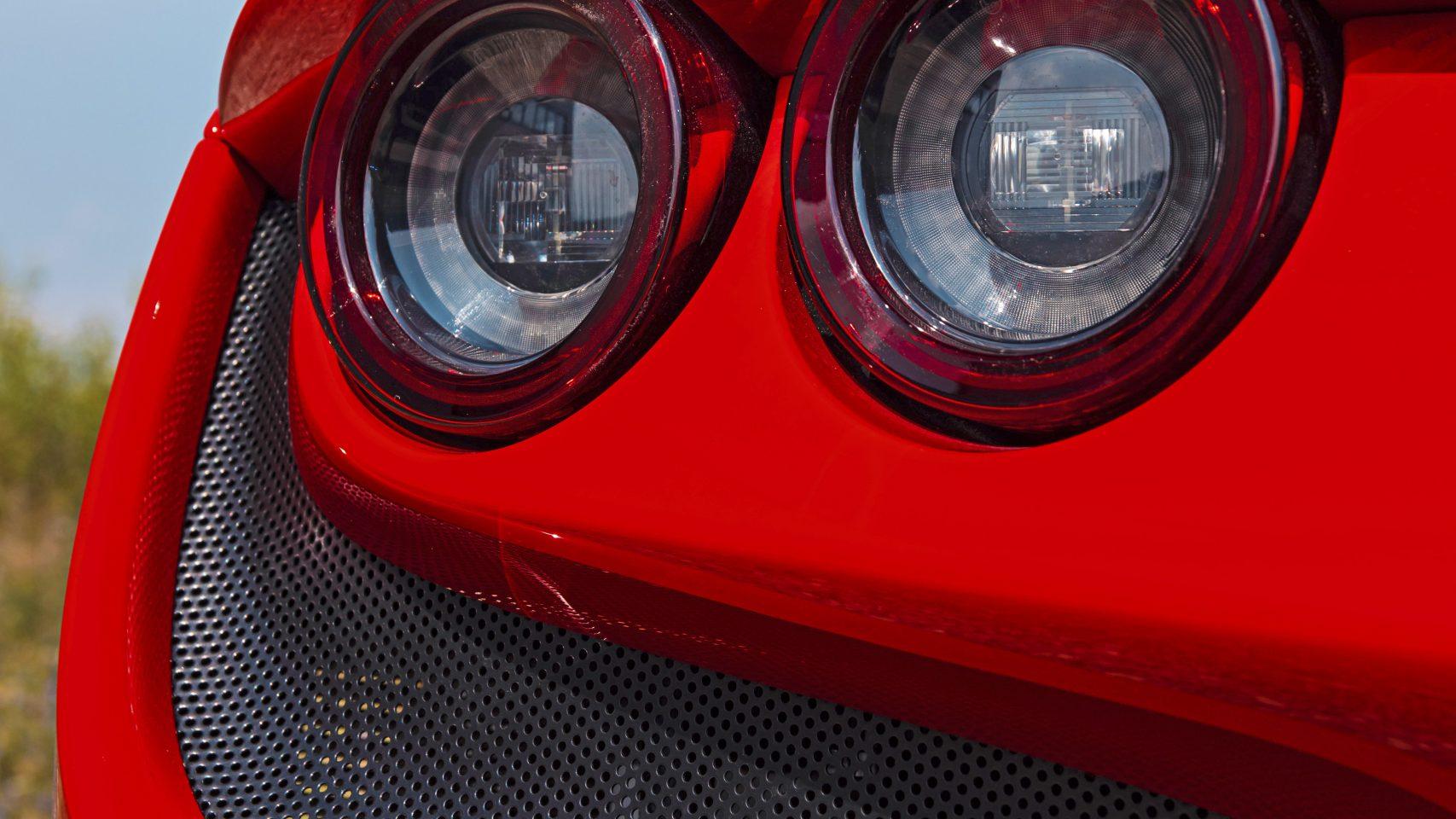 Ferrari F8 Tributo - Autotest en specificaties TopGear Nederland
