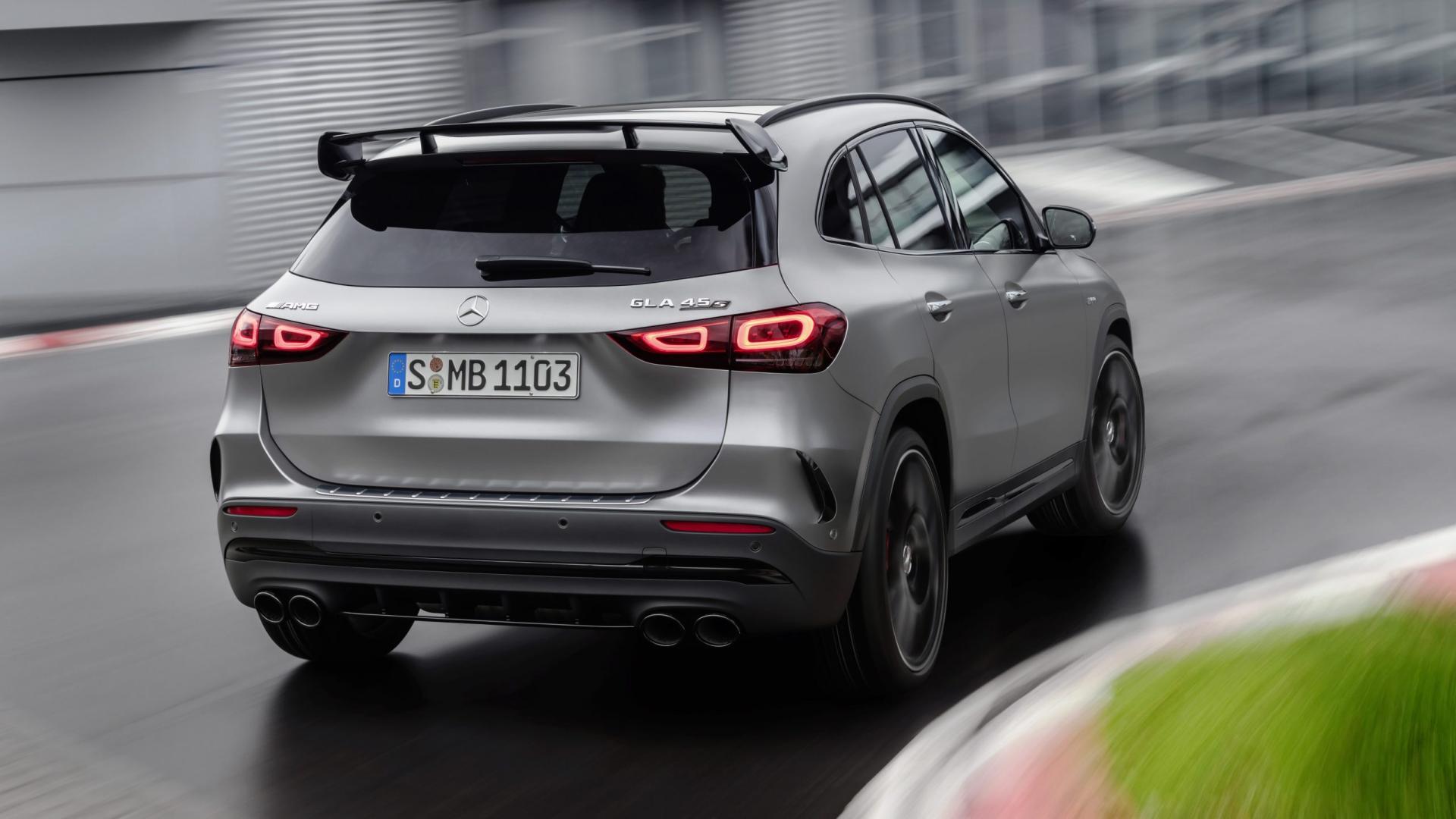 Mercedes-AMG GLA 45 S is hoog en heet - TopGear Nederland