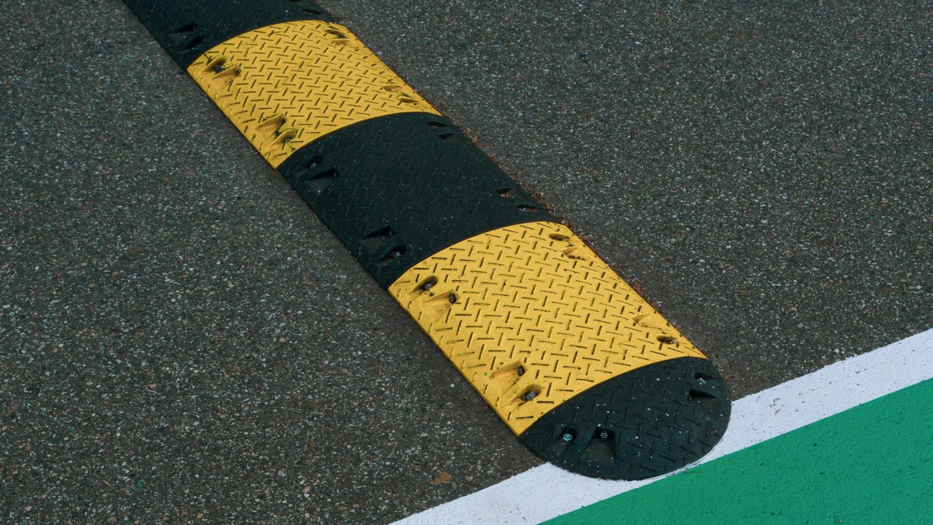 Eerste verkeersdrempel van Europa lag in Nederland - TopGear Nederland