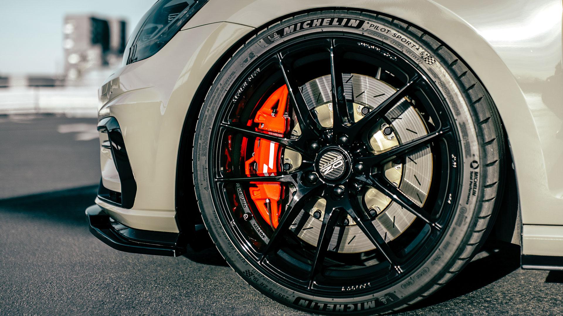 Nederlandse VW Golf R in kakigroen krijgt 495 pk - TopGear Nederland