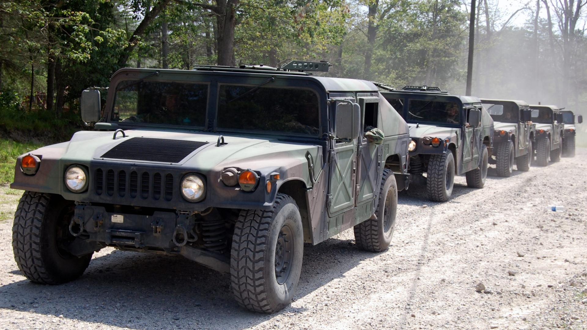 Ruim honderd oude leger-Humvees in de veiling - TopGear Nederland