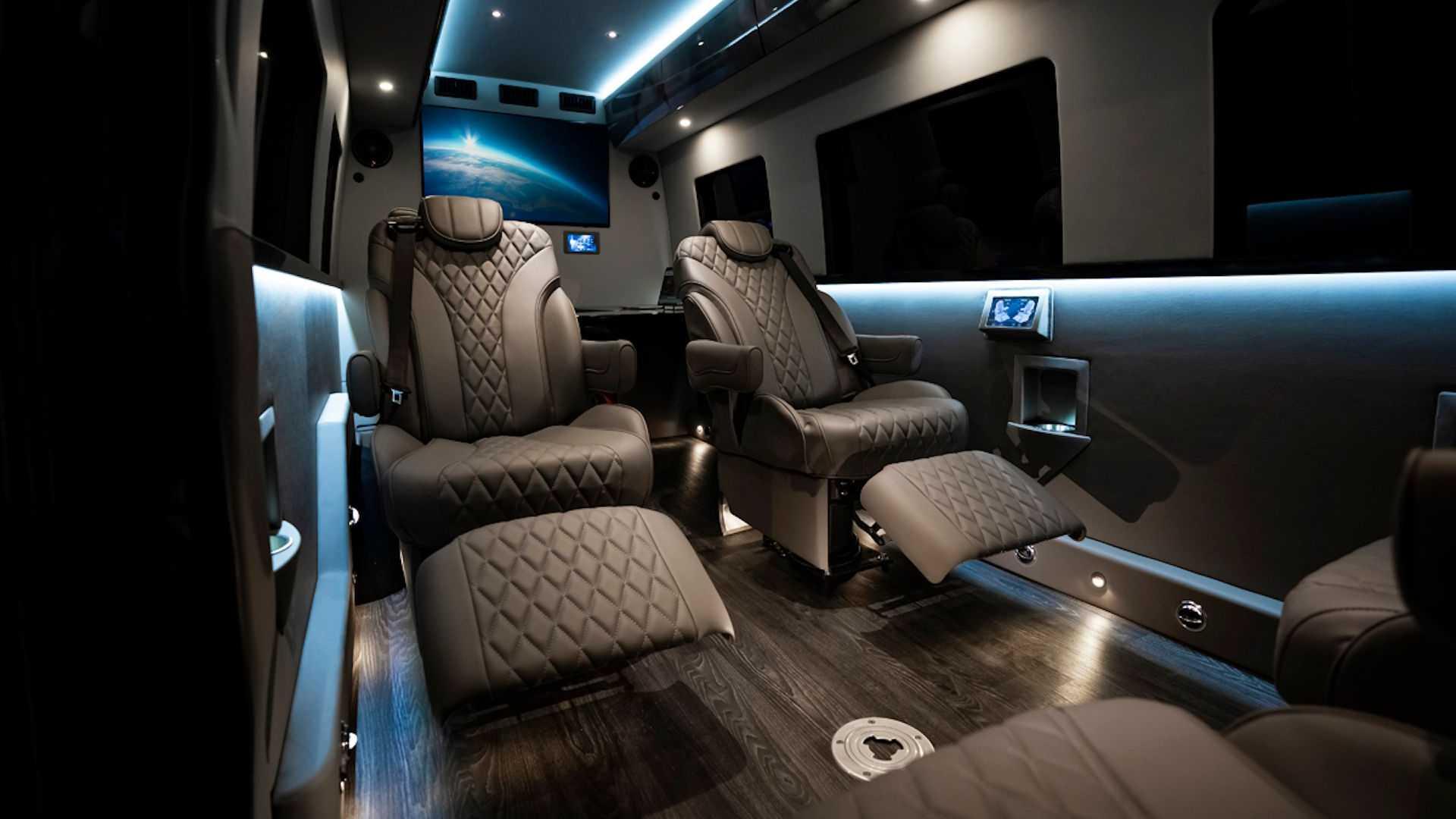 VIP Mobile Office is luxer dan jouw thuiswerkplek - TopGear Nederland