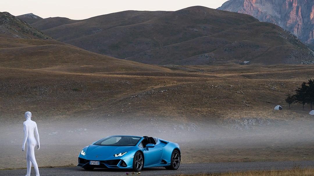 Lamborghini plaatst fotoset met aliens - TopGear Nederland