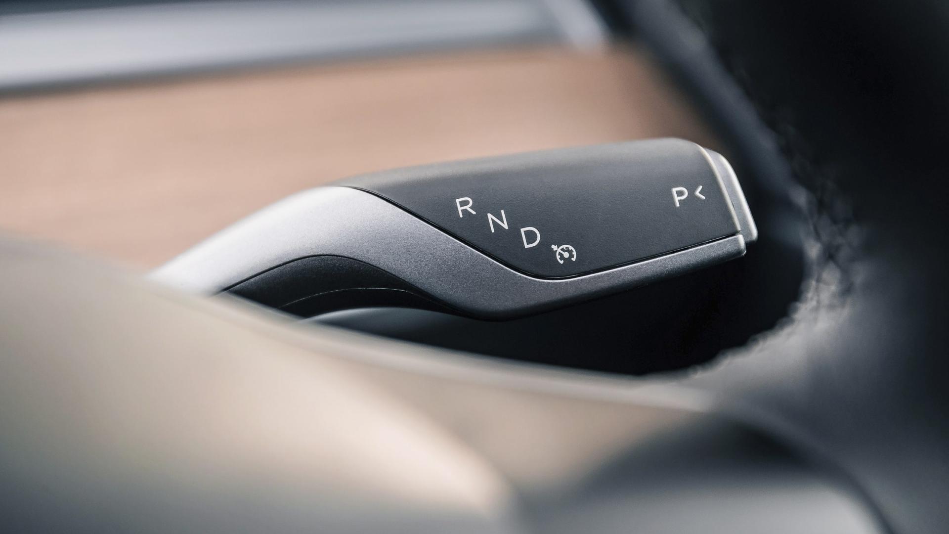 Nieuwe Tesla Model 3 kan zonder scherm versnellingen selecteren