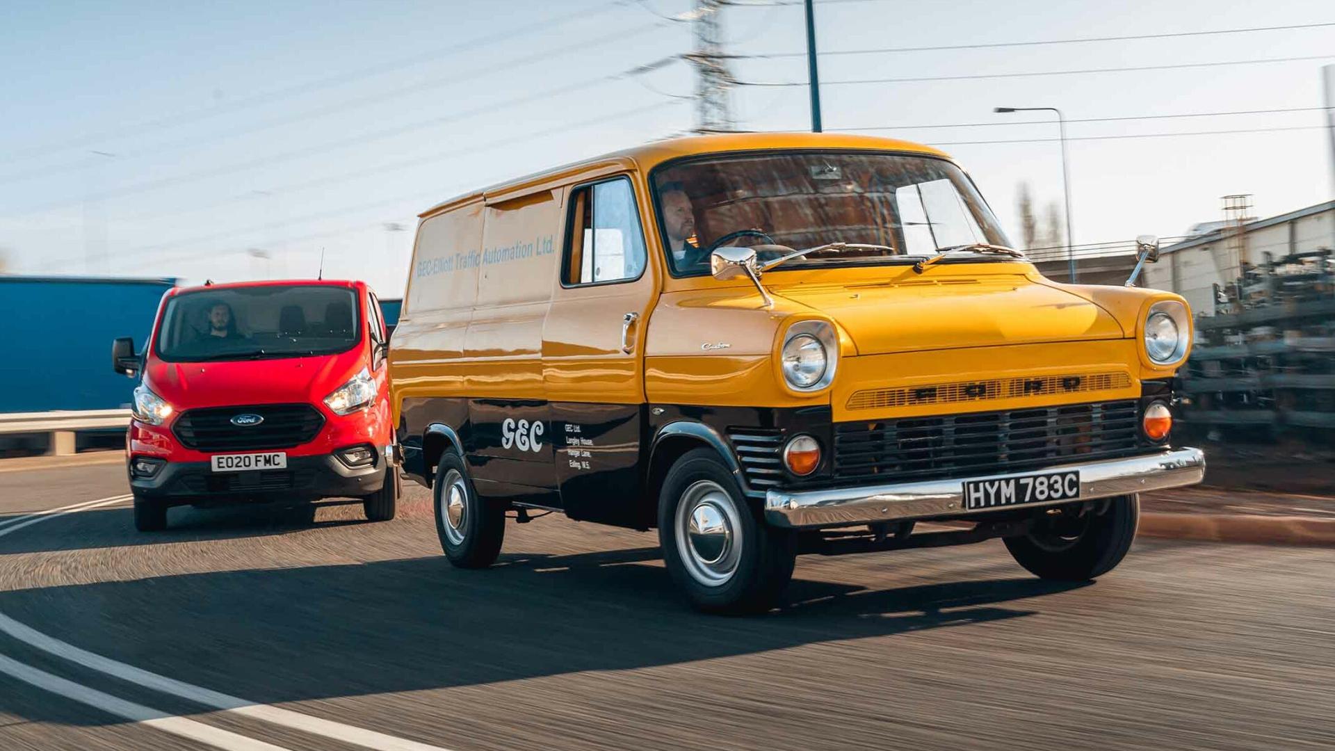 Twee generaties Ford Transit: hoe ver is het busje gekomen in dik 50 jaar?