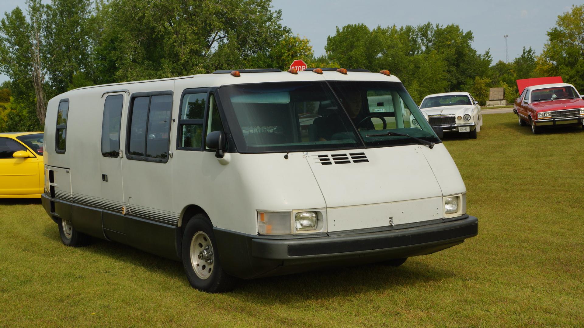 Deze oude camper (met BMW-motor) haalt 160 km/u en is übercool