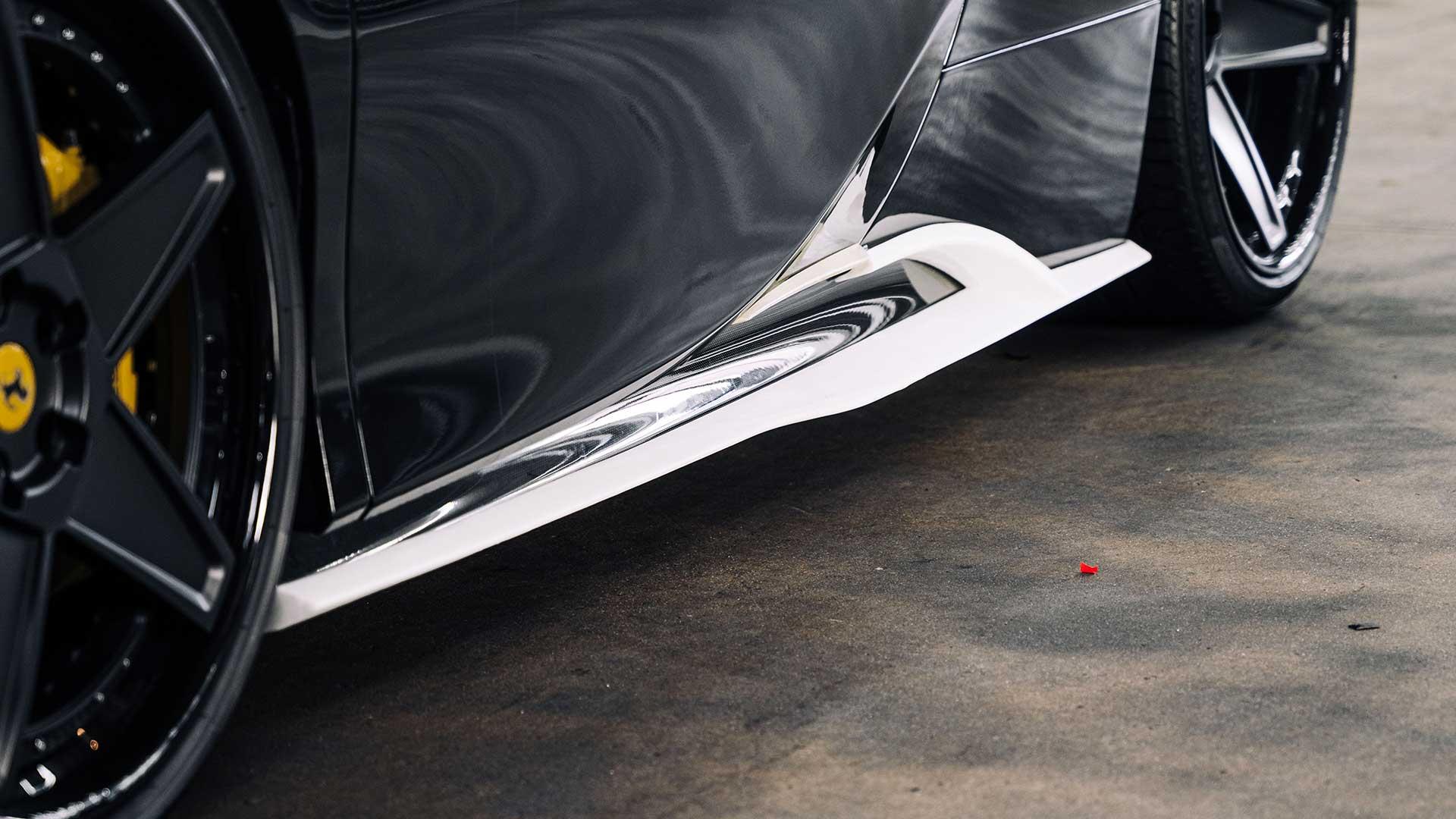 1016 Industries beplakt de Ferrari SF90 met extra koolstofvezel