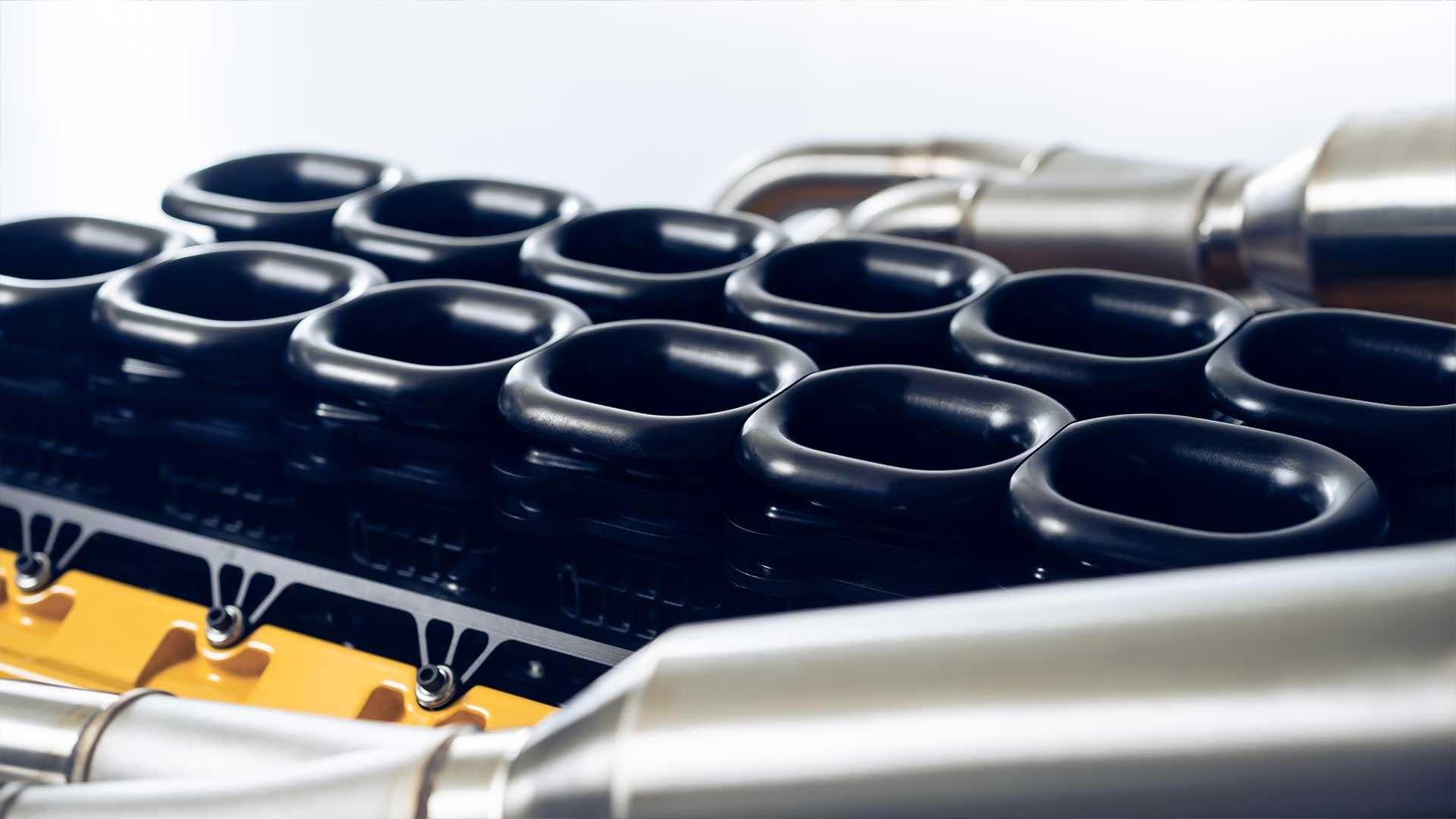 De heerlijke V12 van Cosworth blijft voorlopig verschijnen in nieuwe auto's