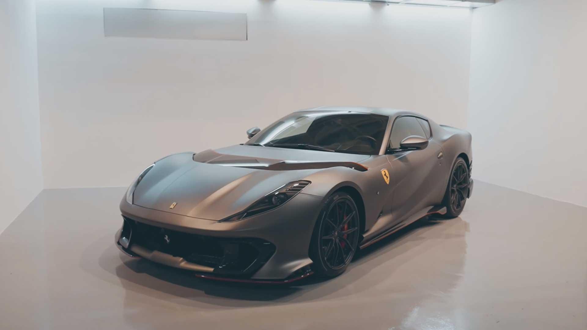 Carlos Sainz vervangt Golf GTI door een Ferrari 812 Competizione