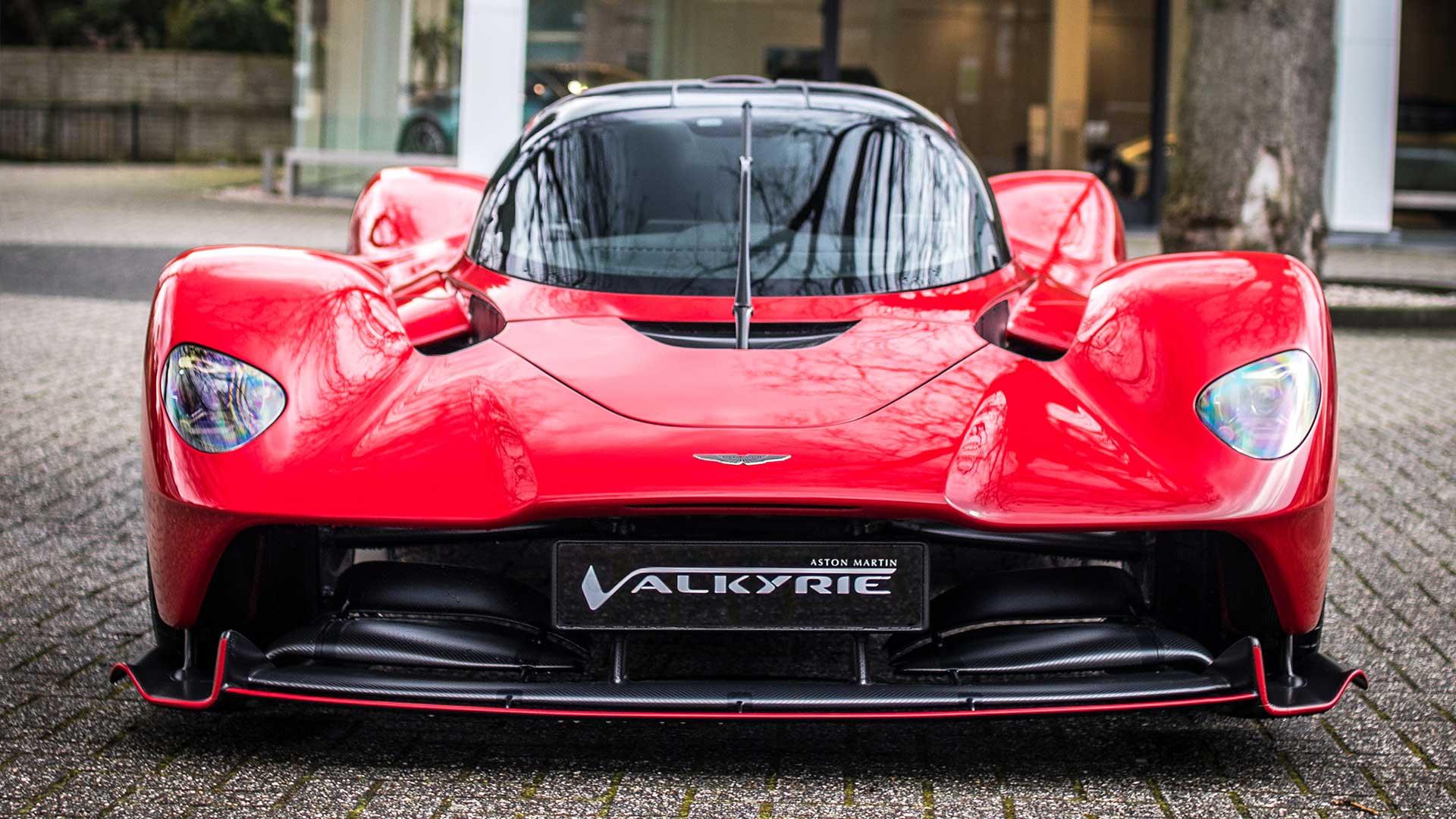 Deze Nederlandse Aston Martin Valkyrie heeft een Ferrari-kleur