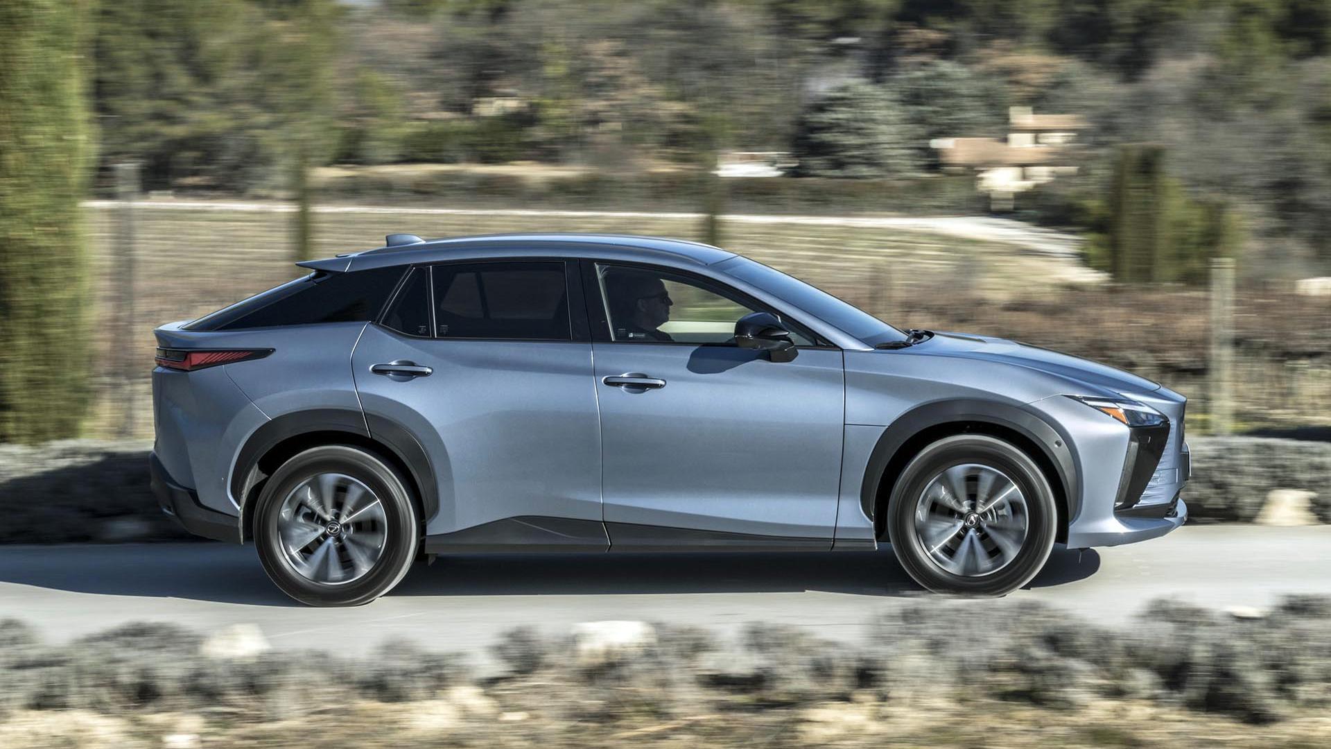 Lexus RZ 450e review (2023): Hoe rijdt de eerste volbloed-EV?