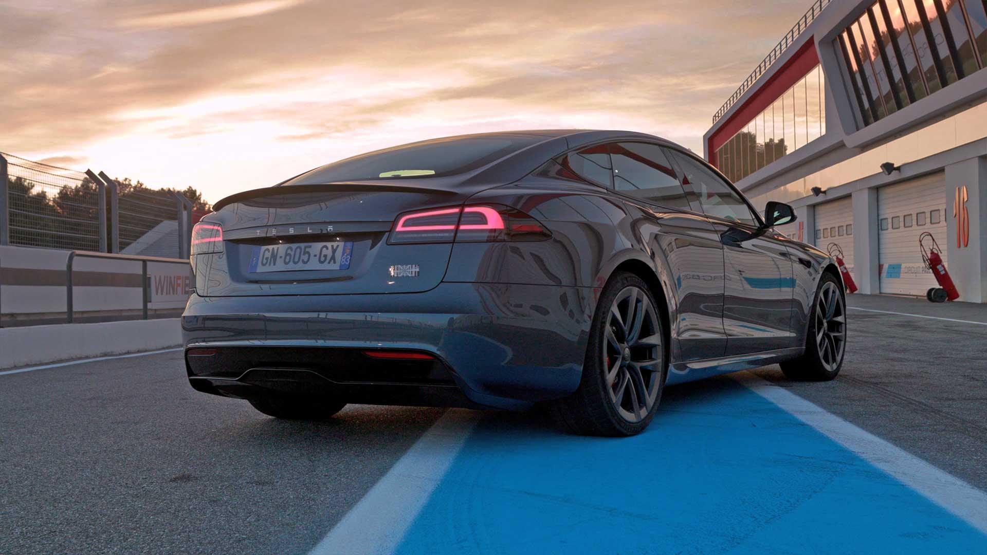Tesla Model S Plaid Track Pack haalt topsnelheid van 322 km/u
