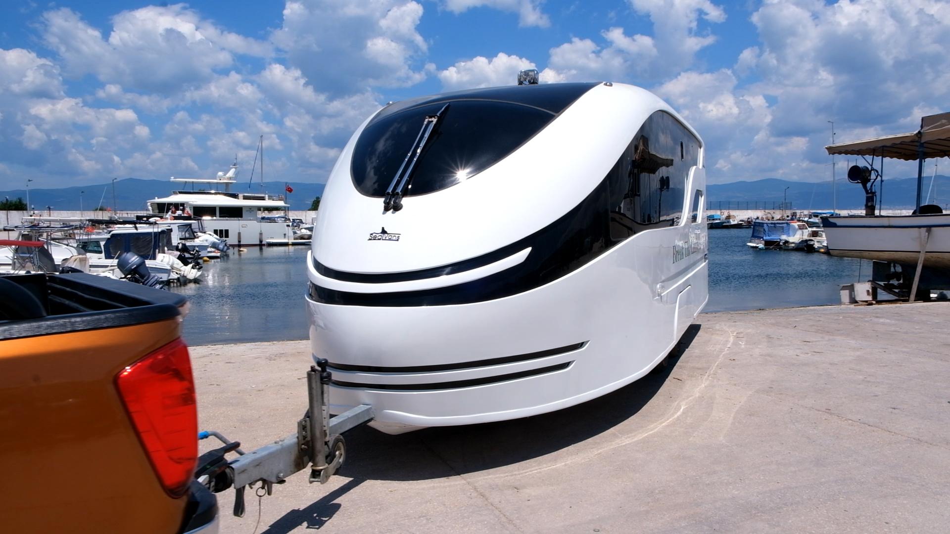 Met deze amfibische caravan kun je camperen én varen - TopGear