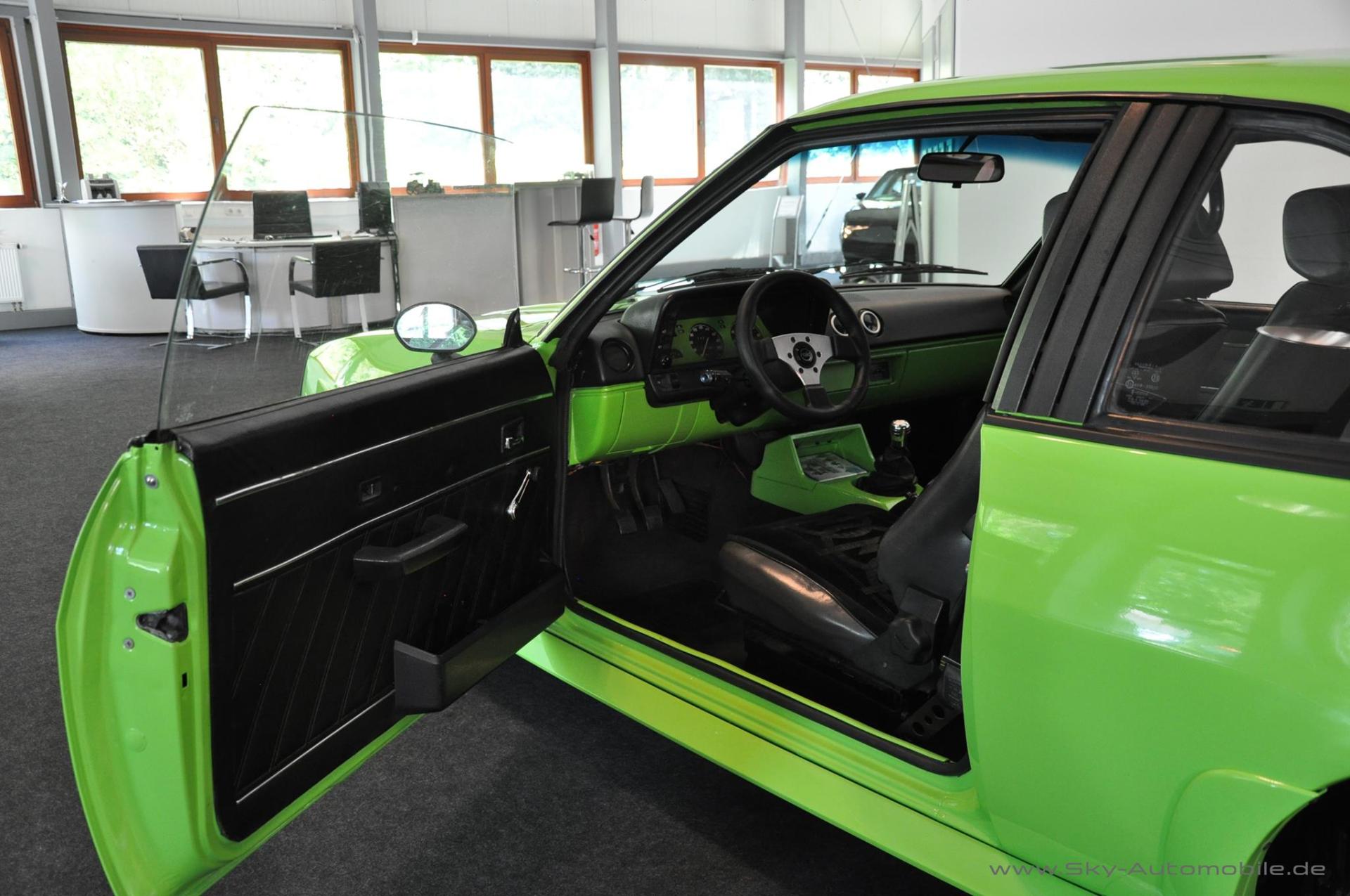 De verrekte Opel Manta uit New Kids staat te koop - TopGear Nederland