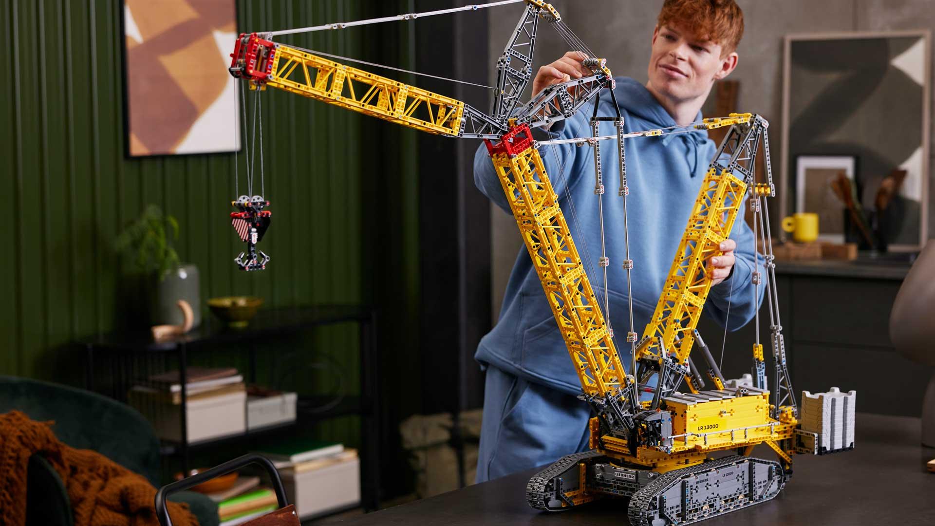 Enorme Liebherr-kraan is de duurste set van Lego Technic ooit