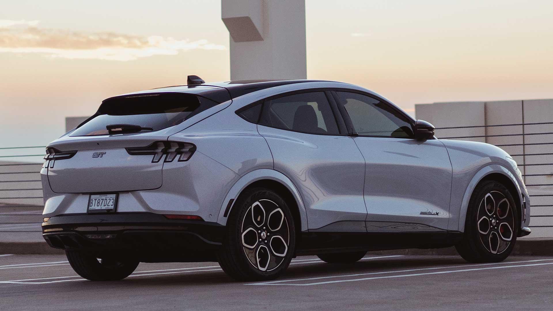 Ford biedt als eerste automerk digitale kentekenplaten aan