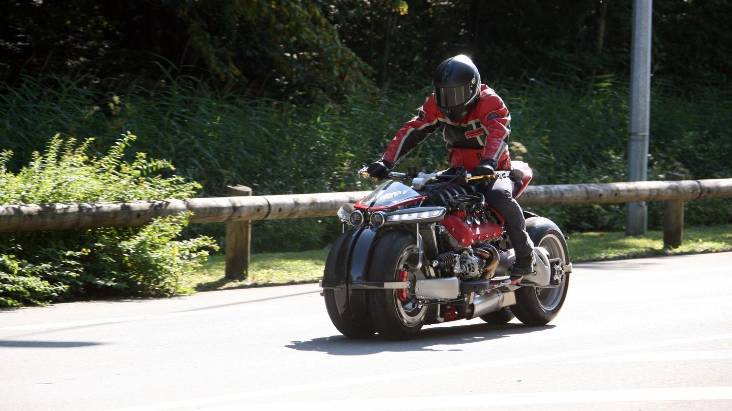 Lazareth LM847 is een Maserati V8-motor met wielen