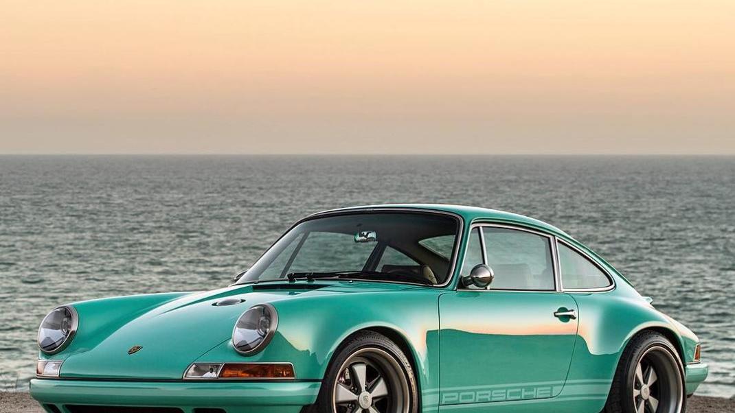 Singer Malibu is een turquoise pareltje van Singer Vehicle Design