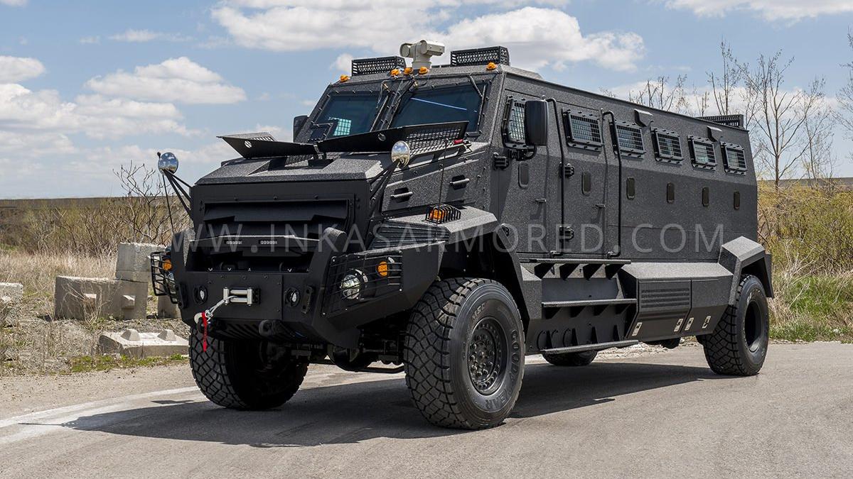 Inkas Huron APC is de ultieme partylimousine voor Amsterdam-Zuidoost