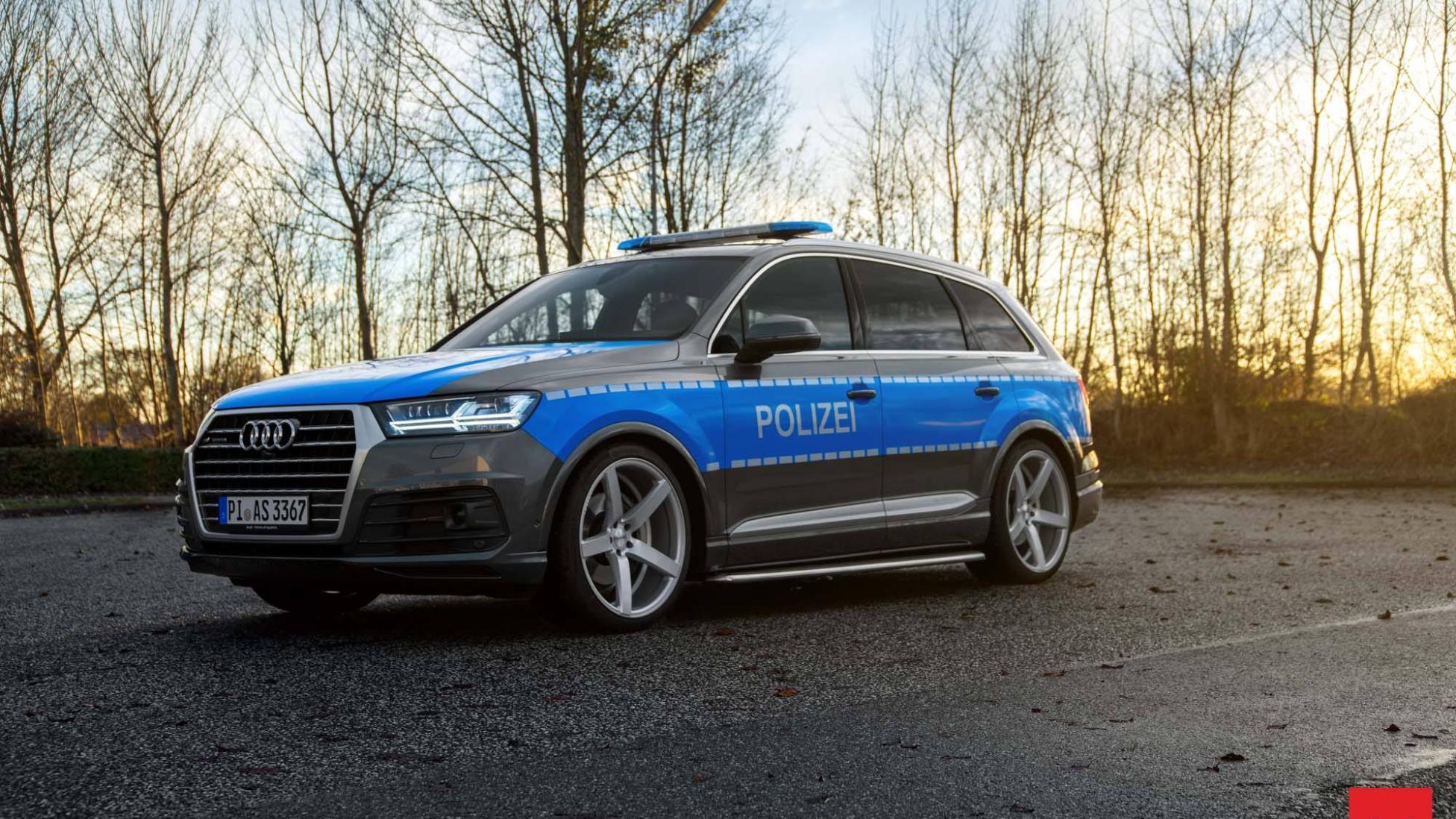 Audi Q7 Polizei vangt tuig op Vossen-velgen - TopGear
