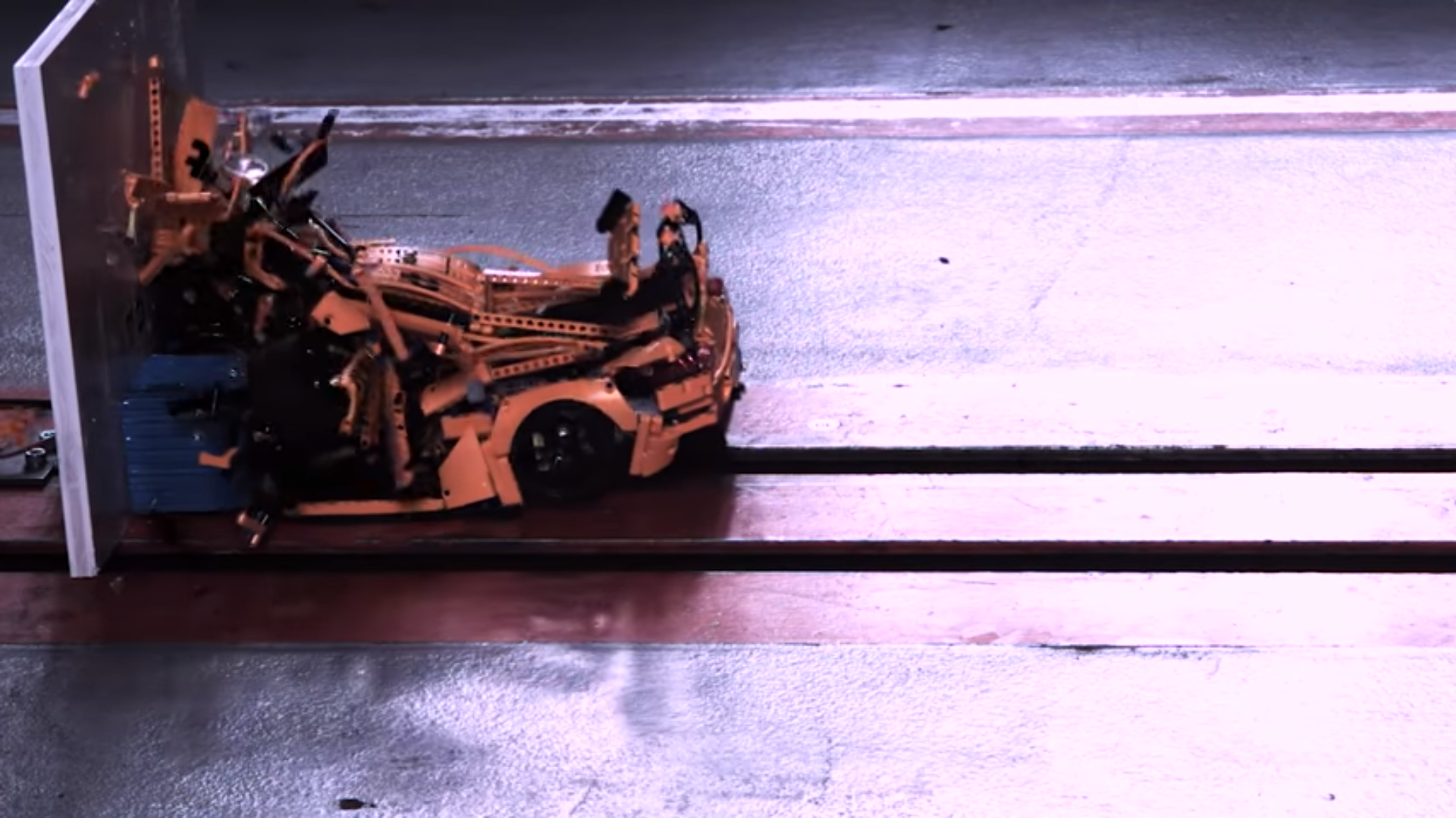 Crashtest met een Lego-Porsche in slow motion - TopGear