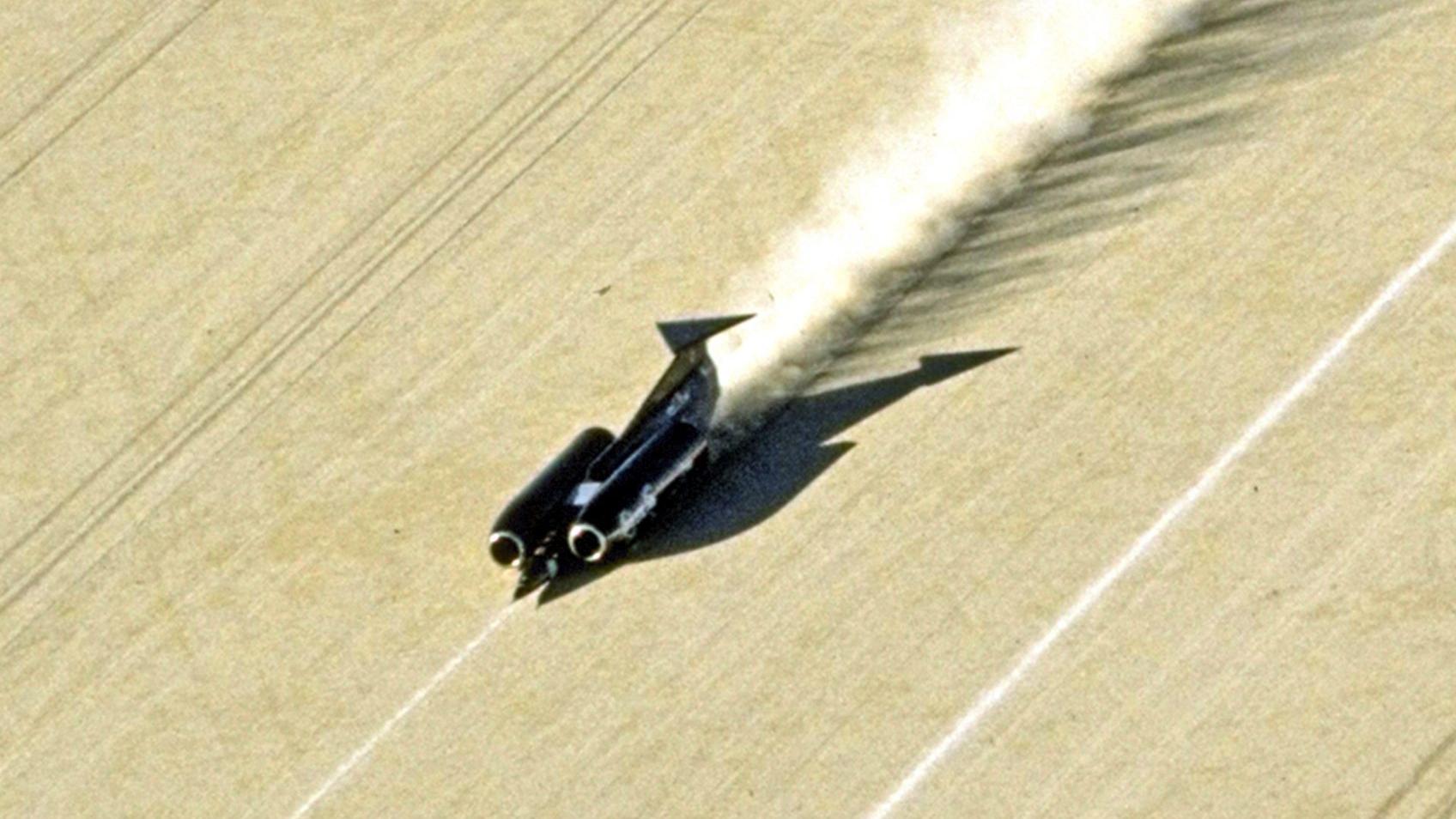 Toen de Thrust SSC 1.228 km/u reed - TopGear Nederland