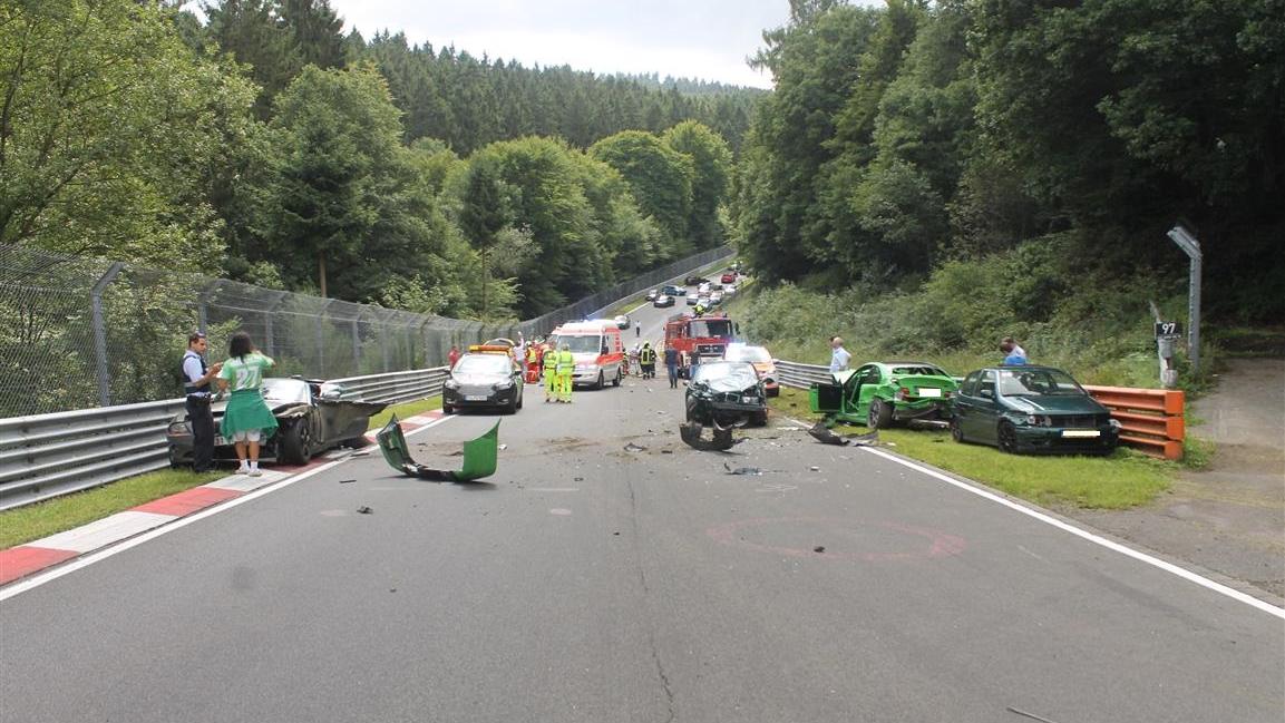 Wie betaalt de enorme crash op de Nürburgring - TopGear