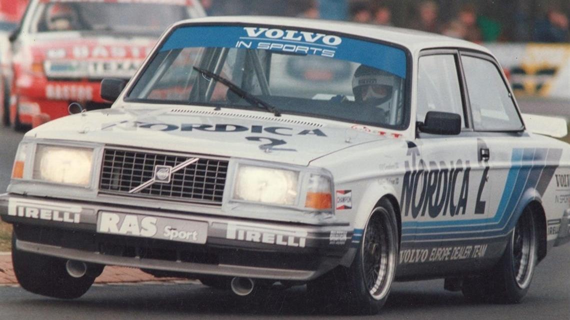 Volvo 242 Turbo Group A 'vliegende baksteen' is te koop - TopGear