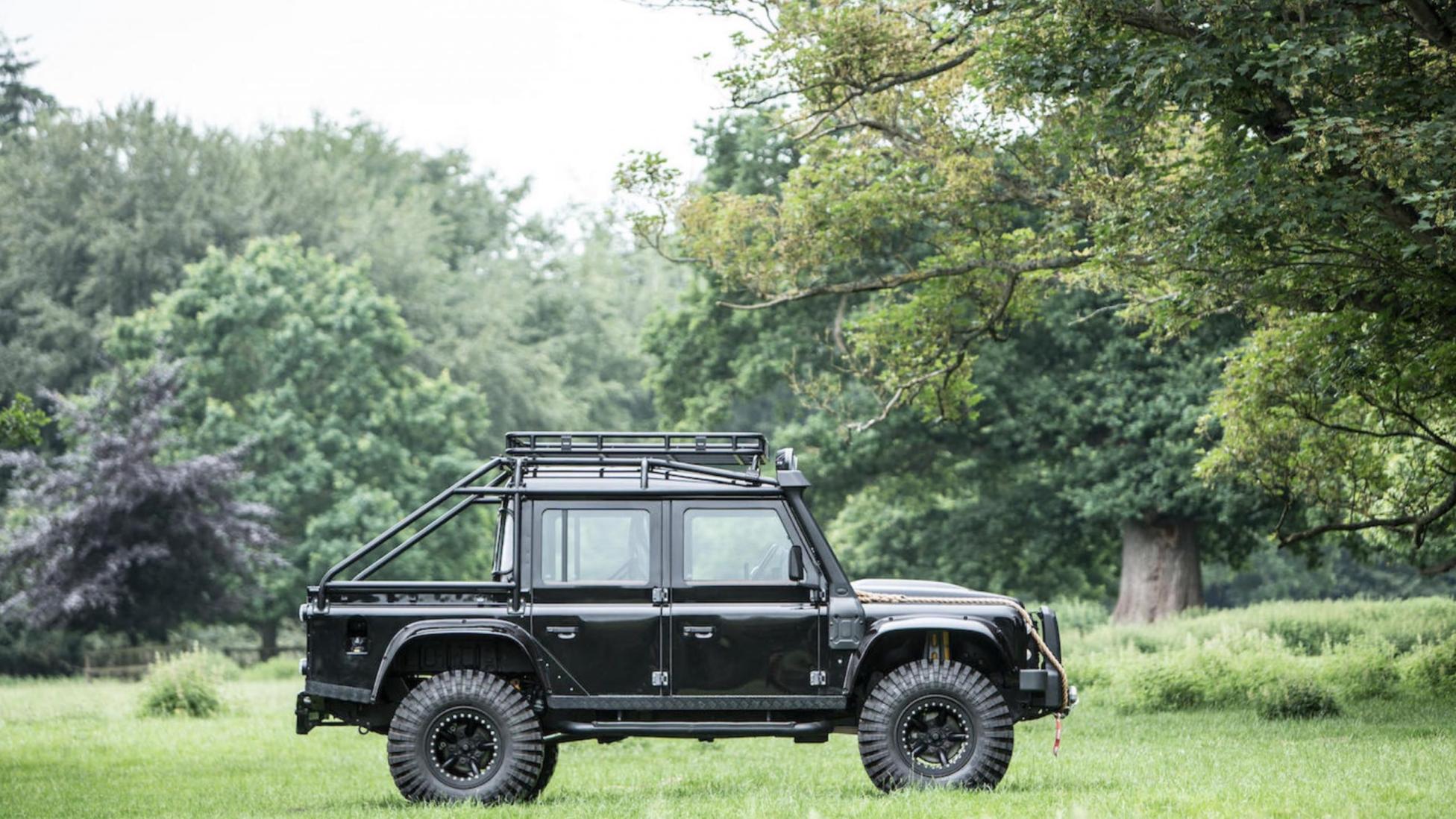 Originele LaRo Defender uit Spectre kan van jou zijn - TopGear Nederland