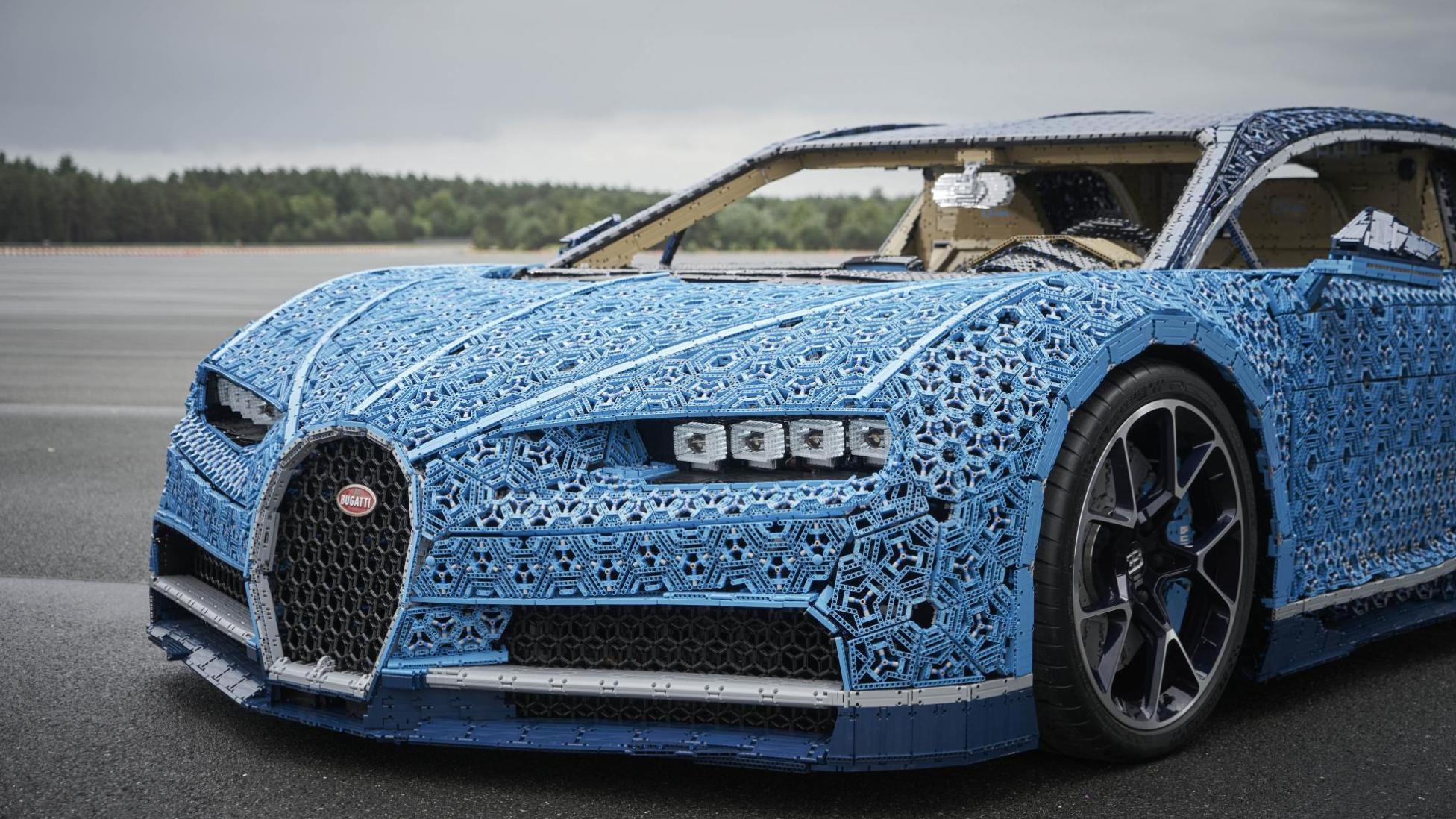 Levensgrote Lego Bugatti Chiron rijdt echt - TopGear