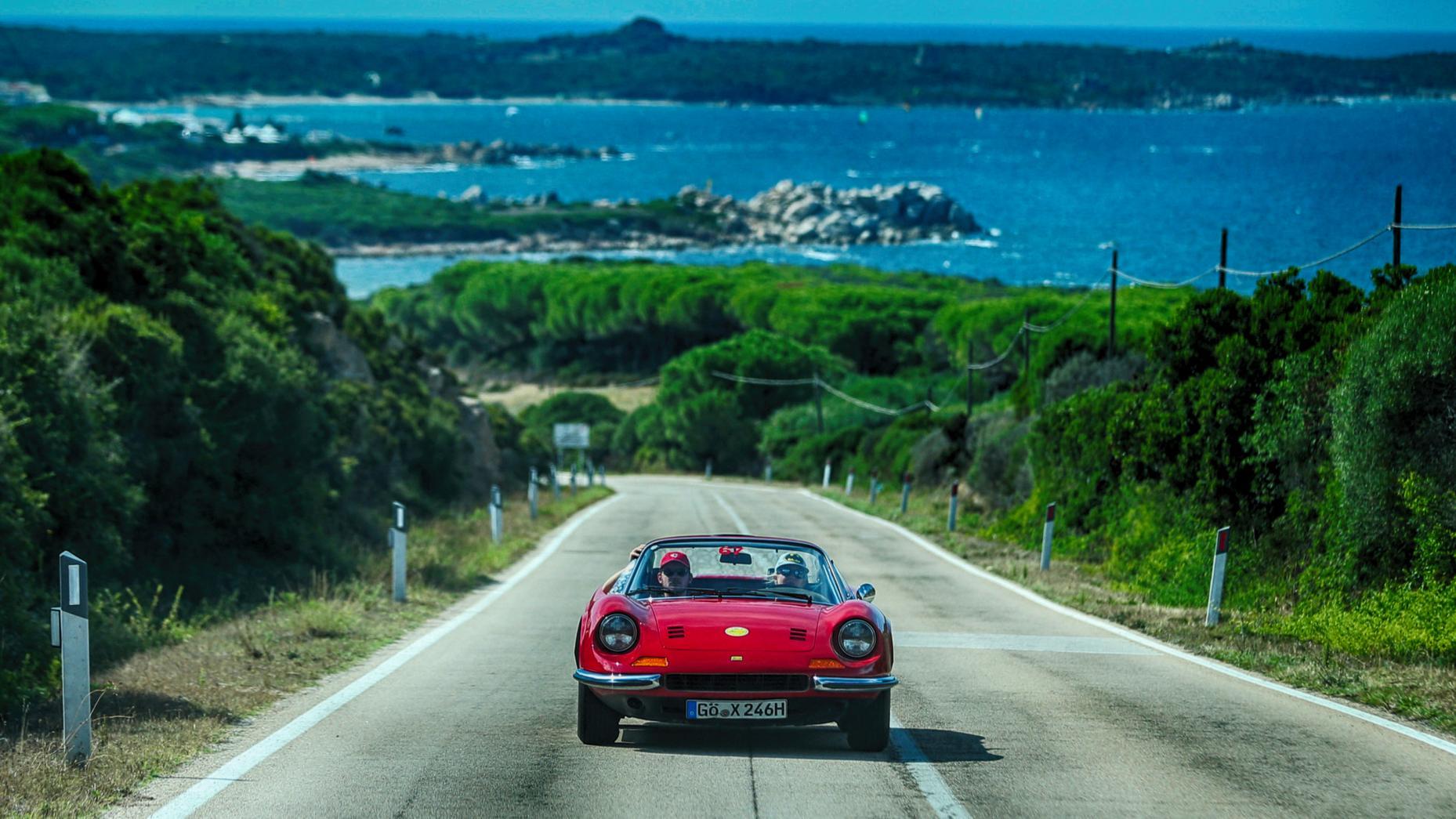 Ferrari Cavalcade Classiche: kijk je ogen uit - TopGear