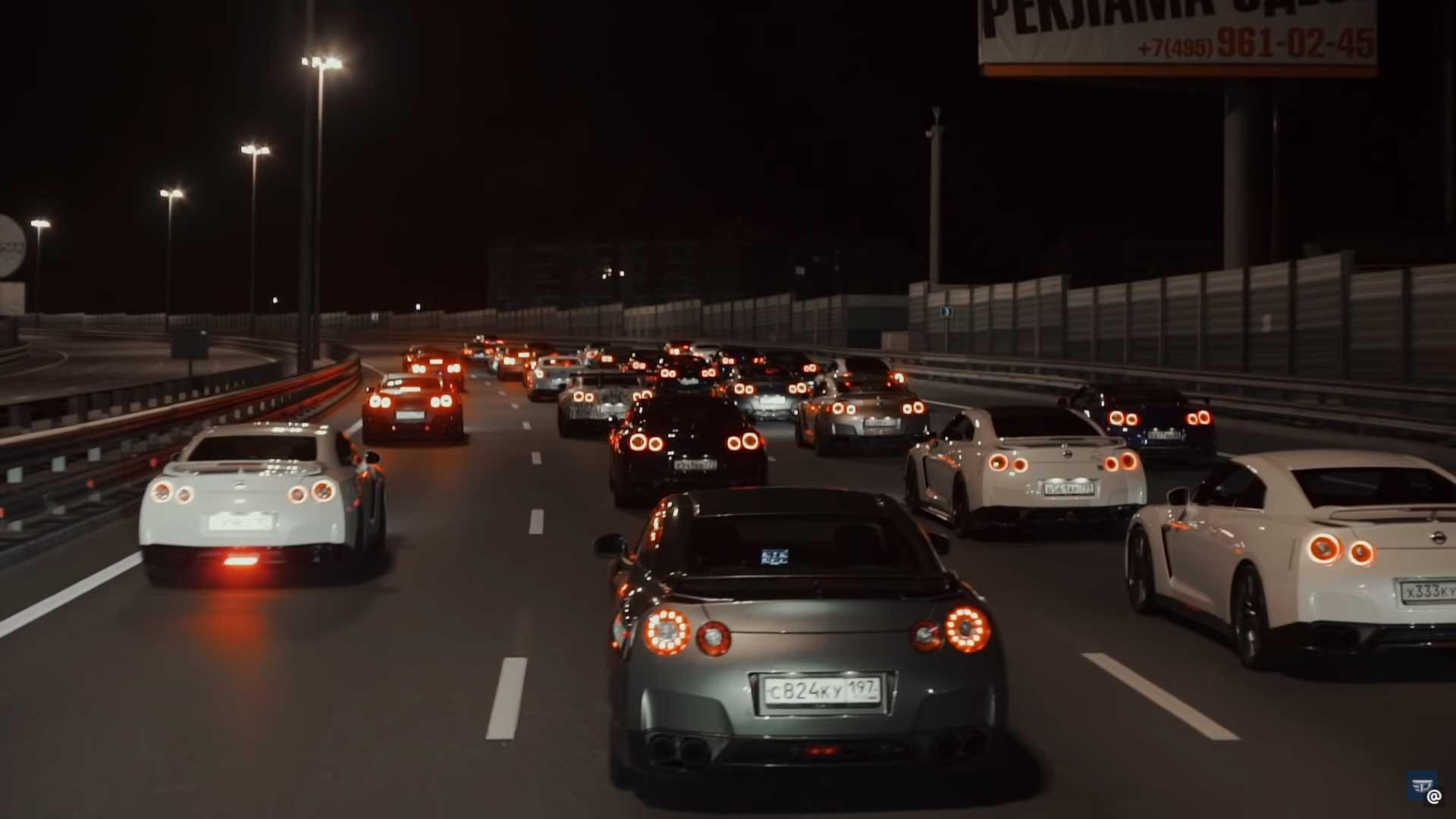 40 Nissan GT-R’s overspoelen Moskou - TopGear Nederland