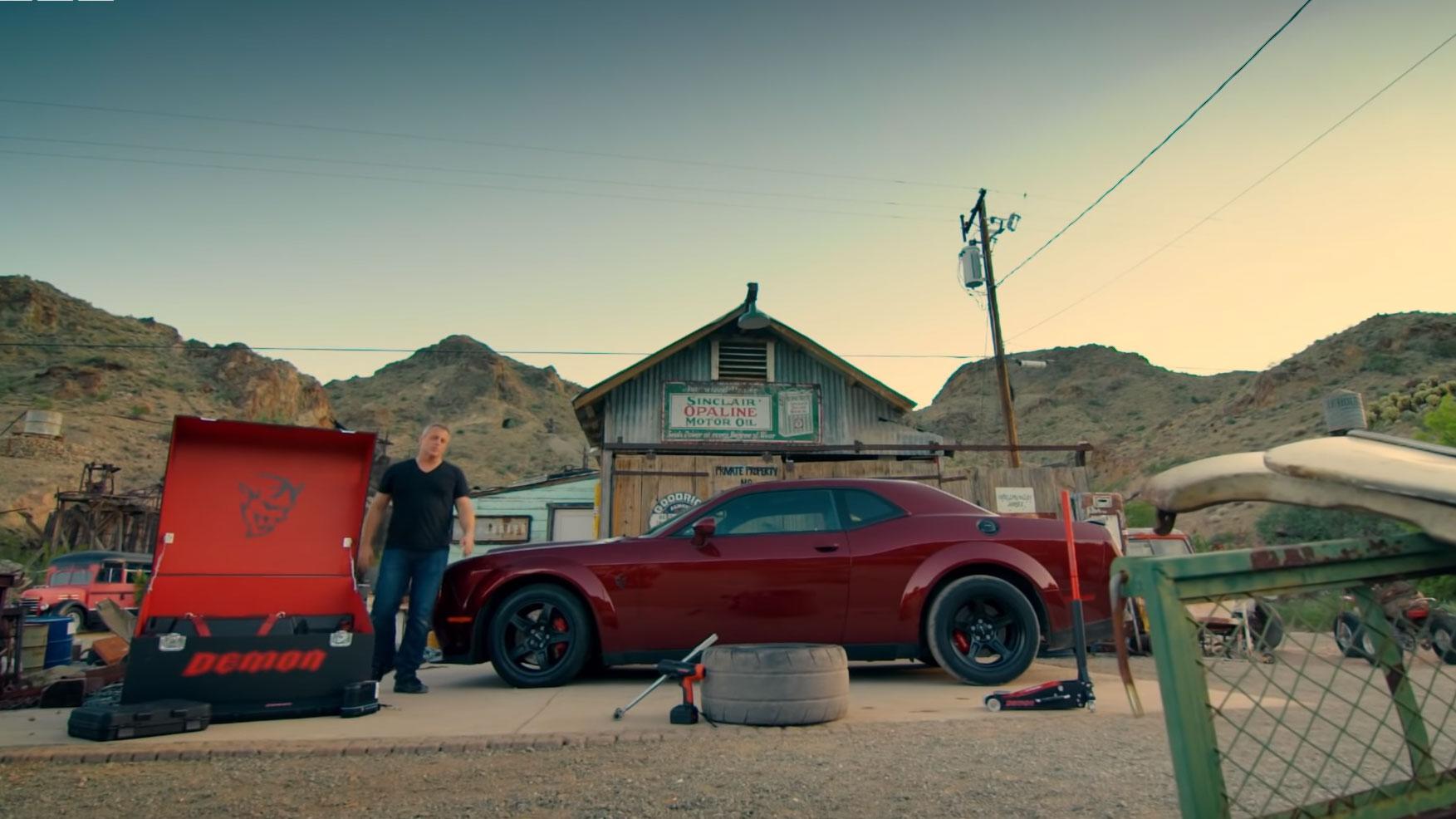 Dodge Demon vs Lamborghini Aventador - TopGear Nederland