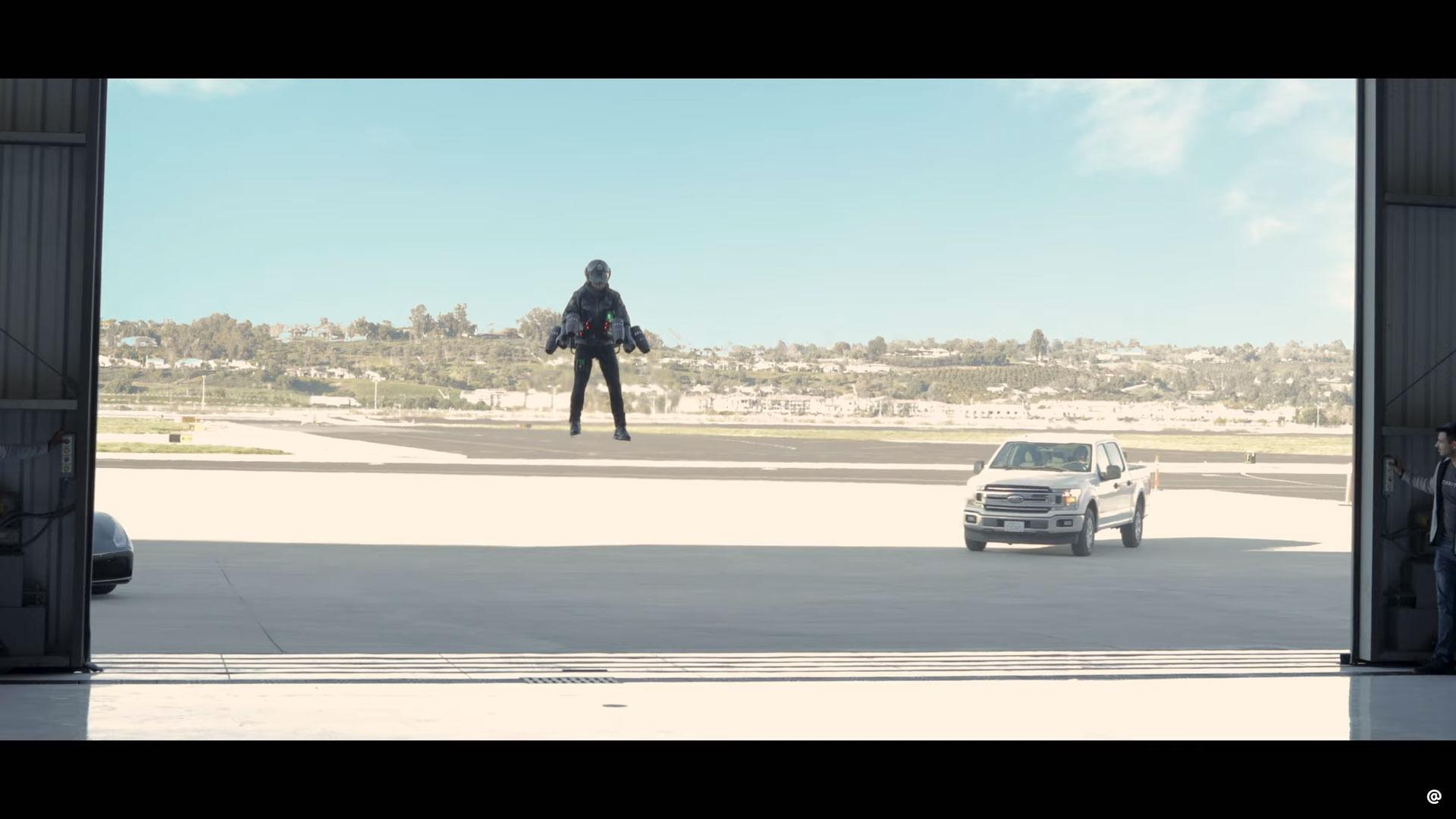 Gravity Industries Jet Suit is er voor filehaters - TopGear Nederland