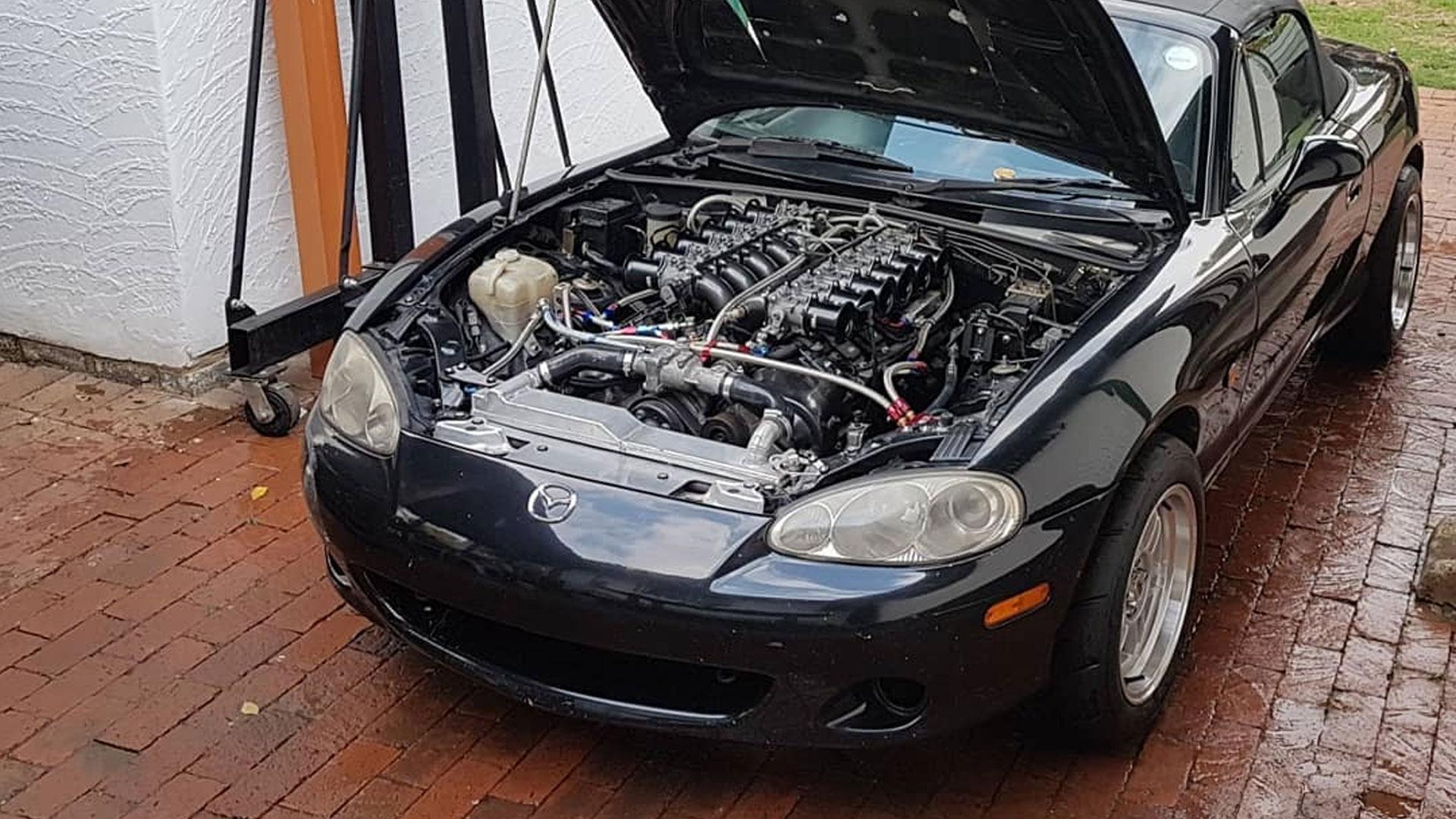Mazda MX-5 met Toyota Century-V12 - TopGear Nederland