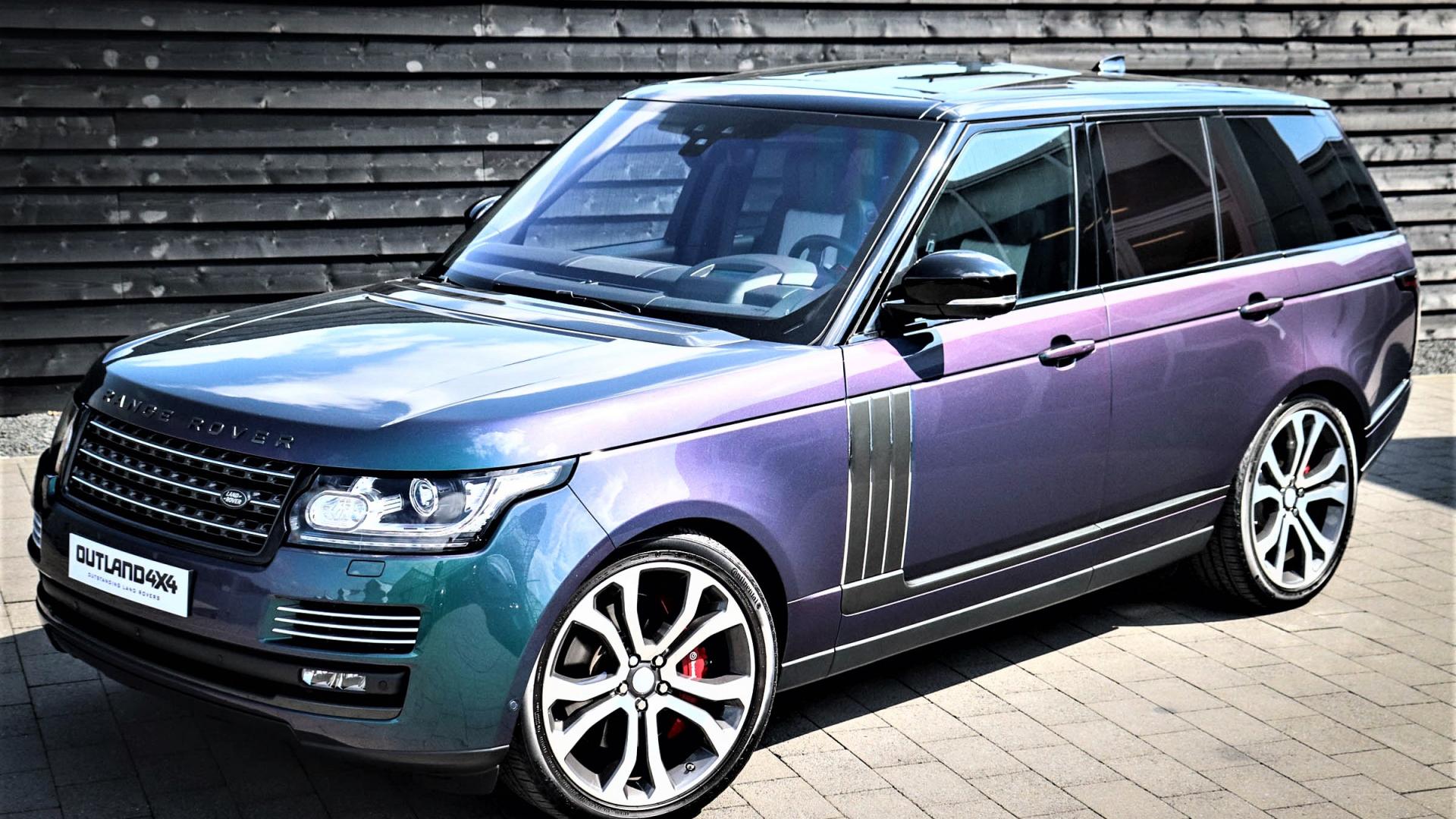 Range Rover in SVO Spectral Blue Ultra te koop - TopGear
