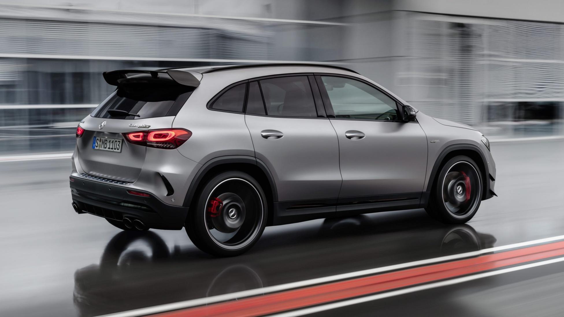 Mercedes-AMG GLA 45 S is hoog en heet - TopGear Nederland