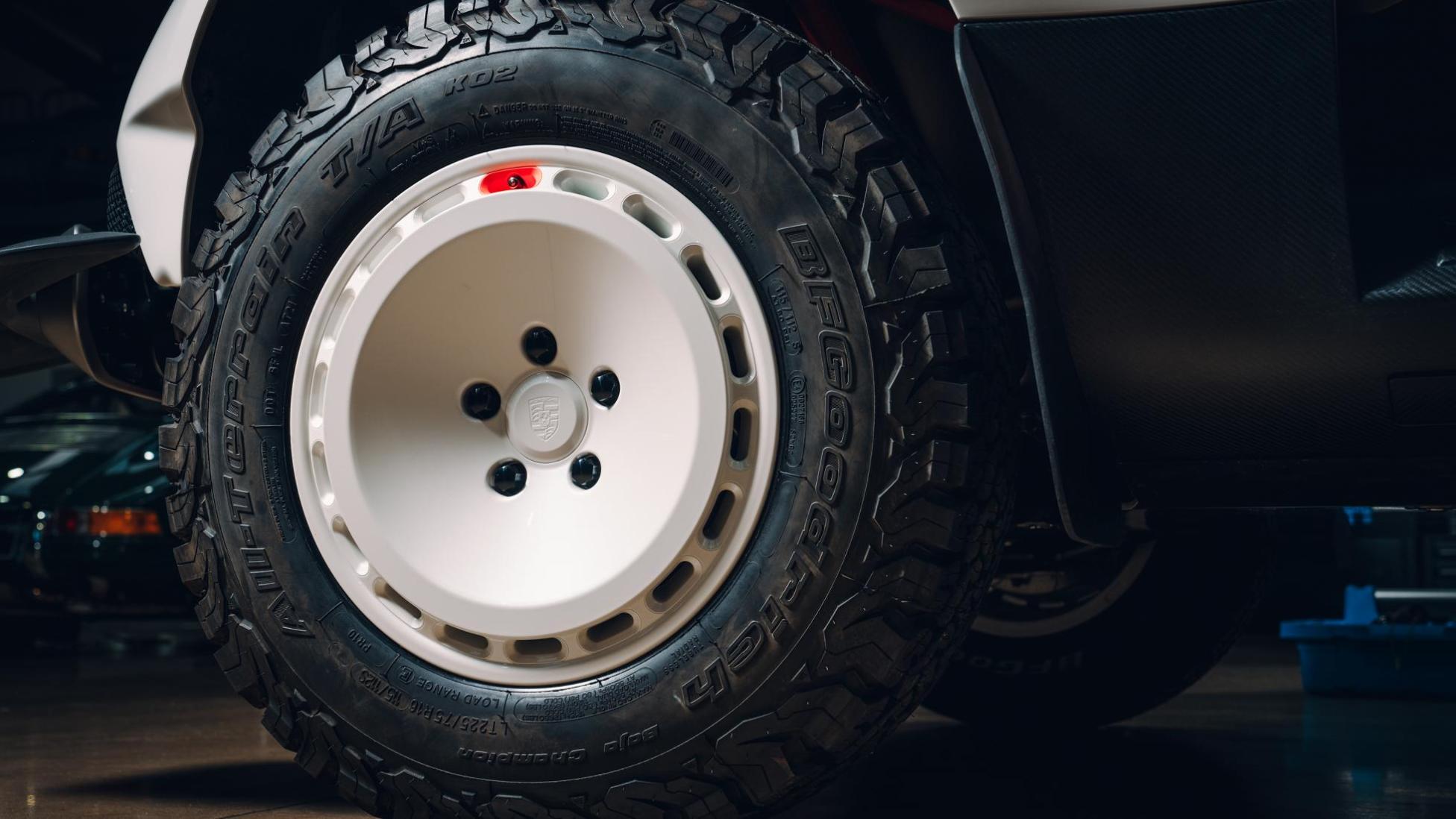 De Singer Safari 911 is een waanzinnige offroader - TopGear Nederland