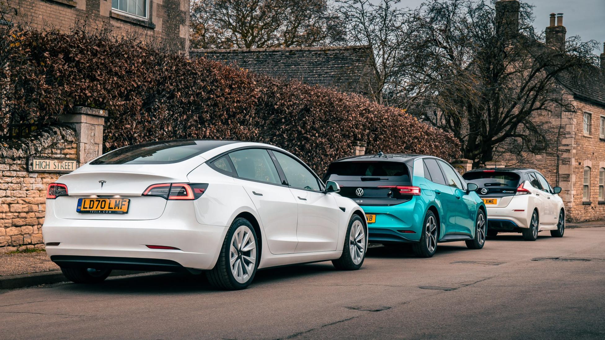 Volkswagen ID.3 vs Tesla Model 3 vs Nissan Leaf - TopGear Nederland