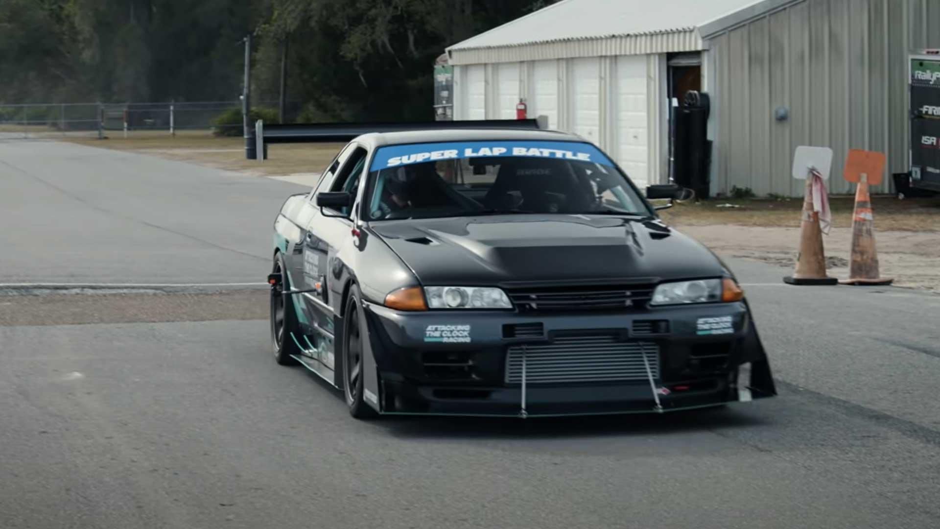 Rob Dahm rijdt een Nissan Skyline R32 GT-R gebouwd voor Pikes Peak