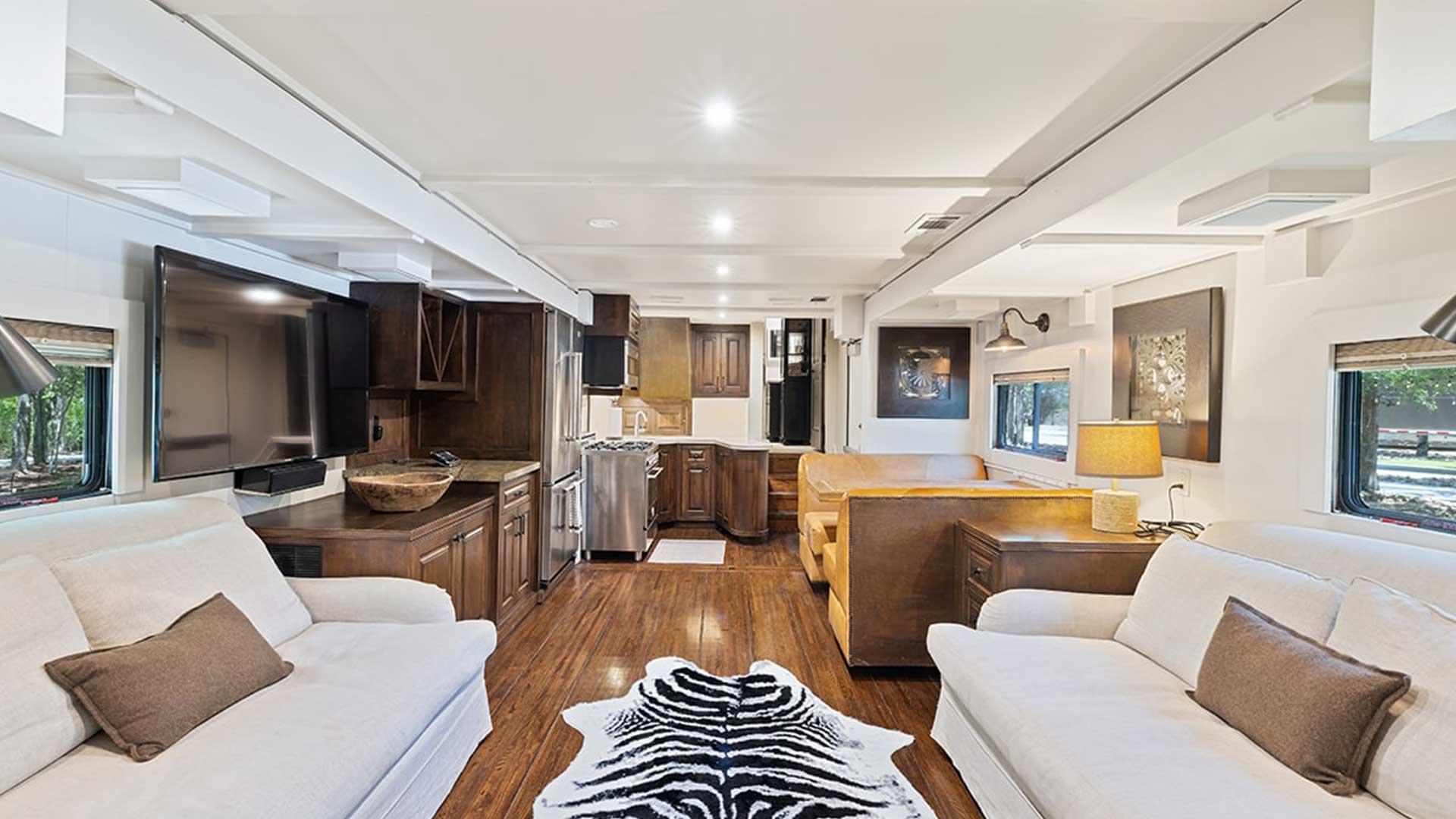 Dit kost het om de 'grootste caravan ter wereld' te huren voor een nachtje