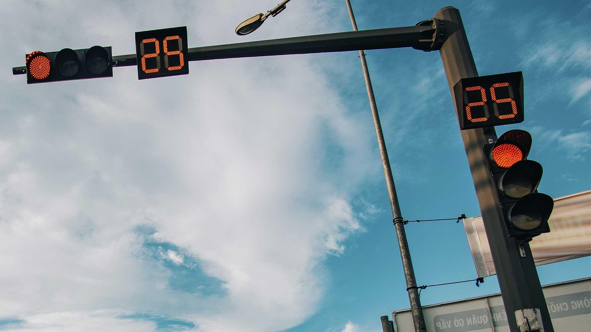 Moeten we in Nederland timers krijgen bij het verkeerslicht?