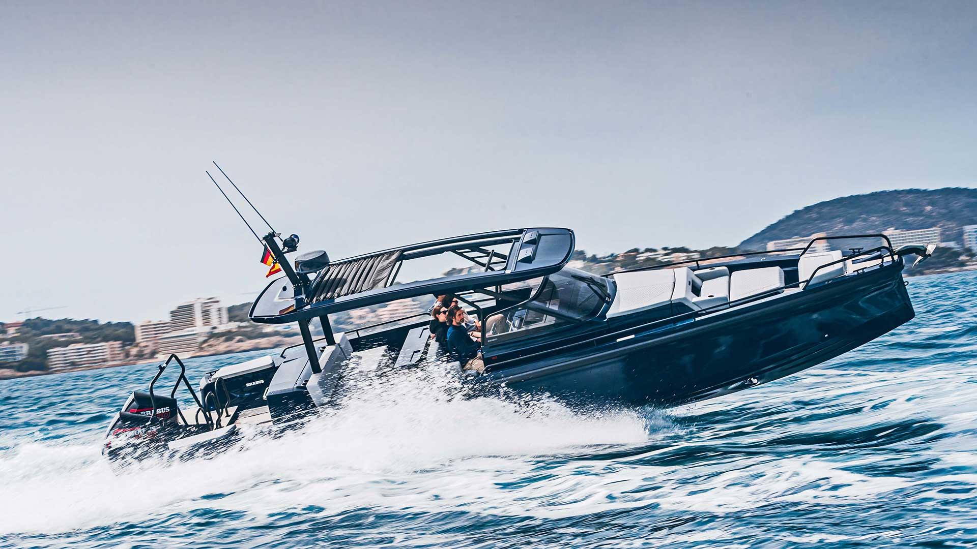 Brabus G-wagon 'Deep Blue' heeft bijpassend bootje en horloge