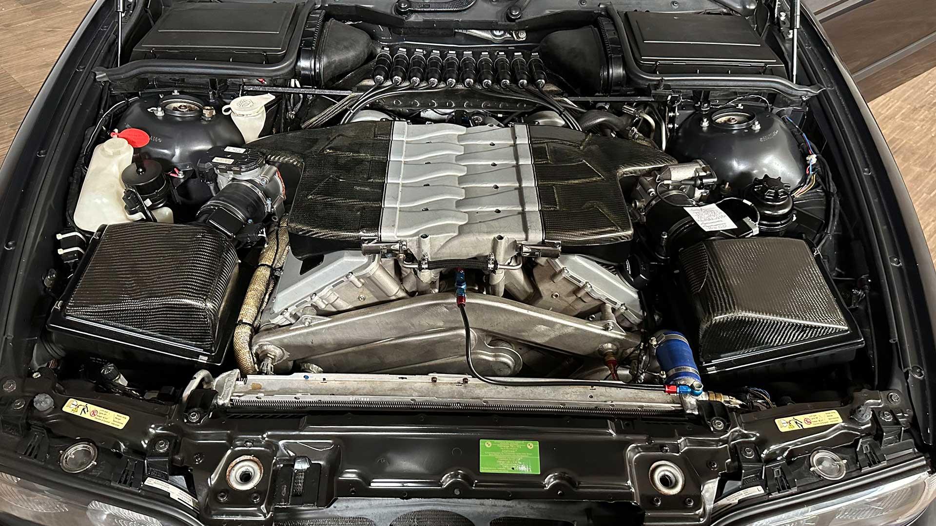 Kooptip: Deze BMW M5 kreeg van Volkswagen een W10-motor - TopGear